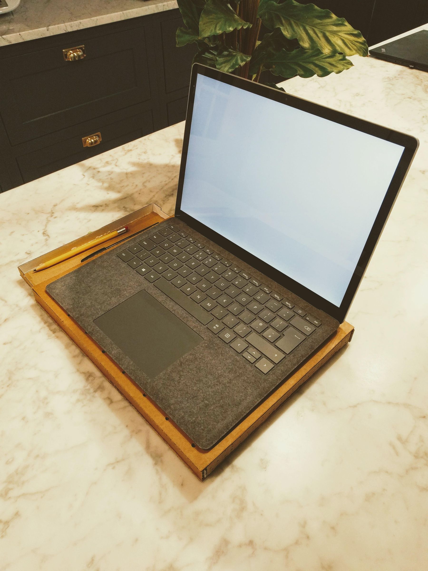 Laptop Stand With Storage : 8 Steps (with Pictures) - Instructables