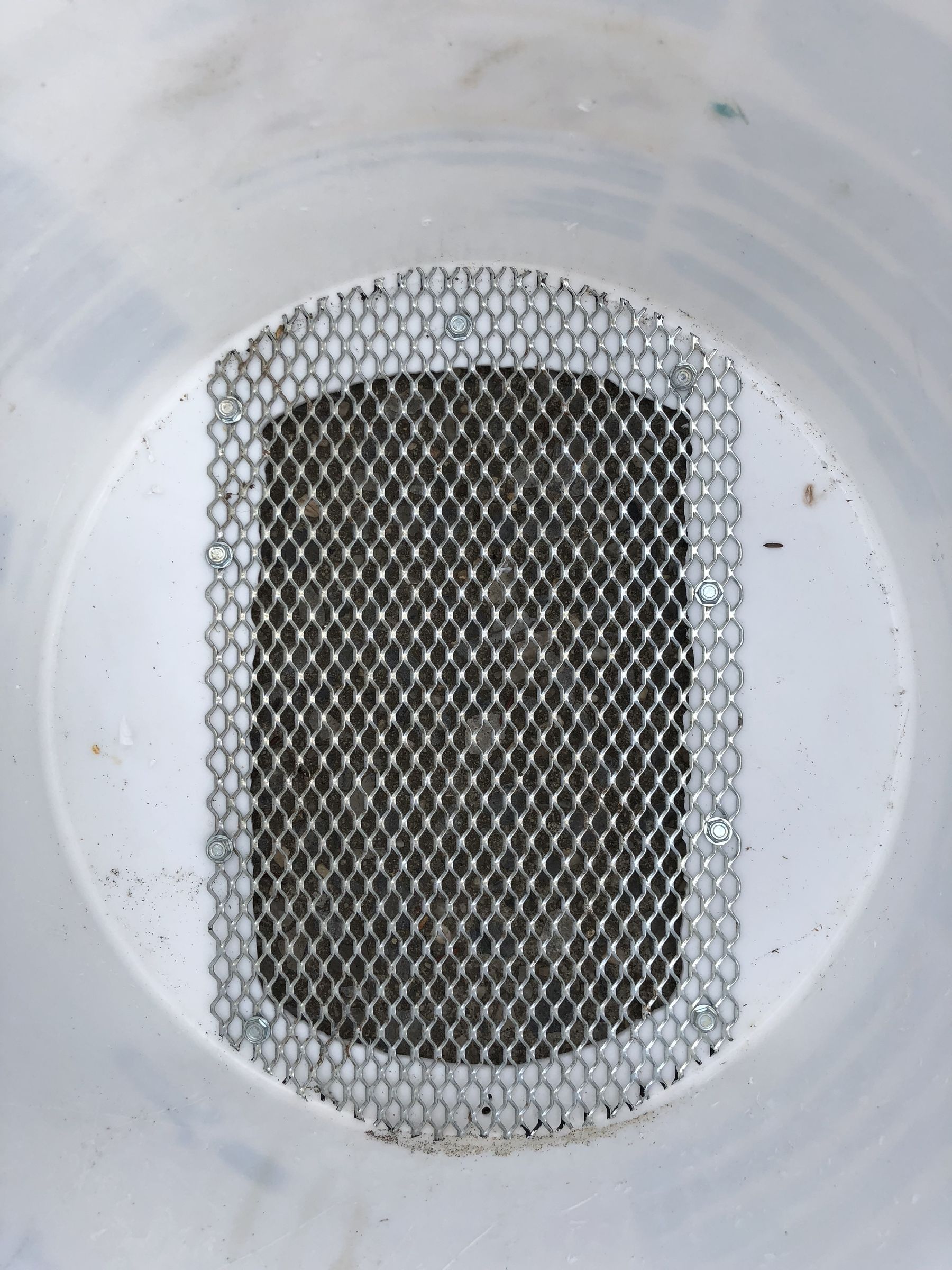 Bucket Sifter for Beach Cleanups : 8 Steps (with Pictures) - Instructables