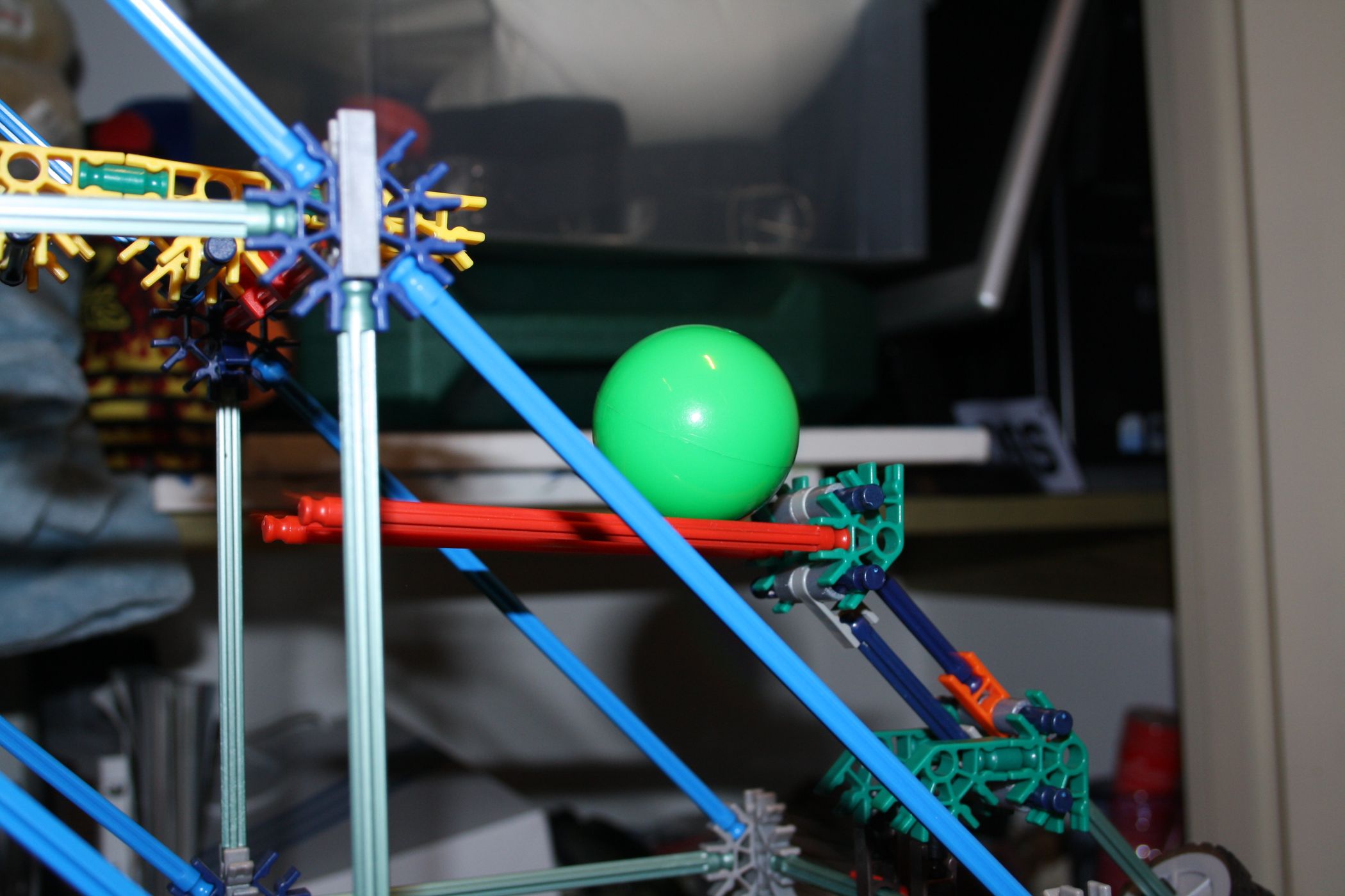 K'NEX Red Ball Dropper : 7 Steps - Instructables