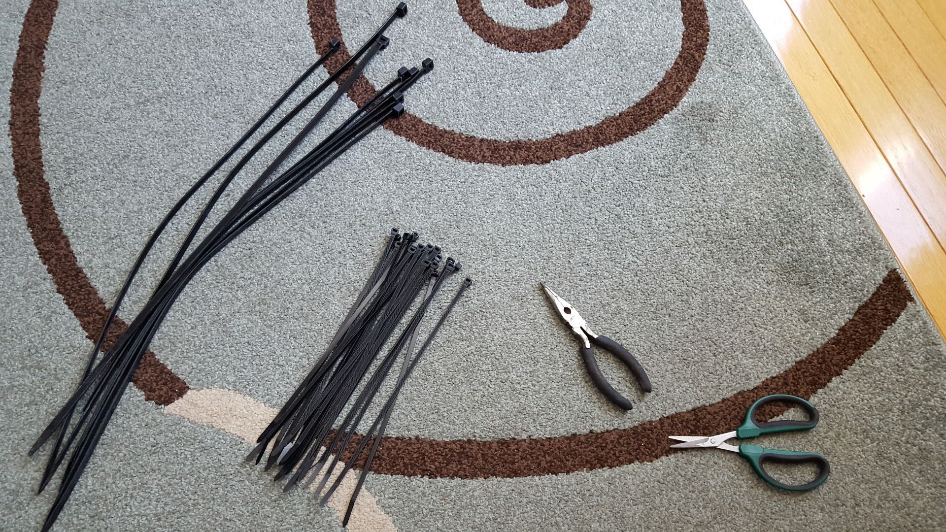 How to Make Emergency Zip Tie Snow Chains : 4 Steps (with Pictures ...