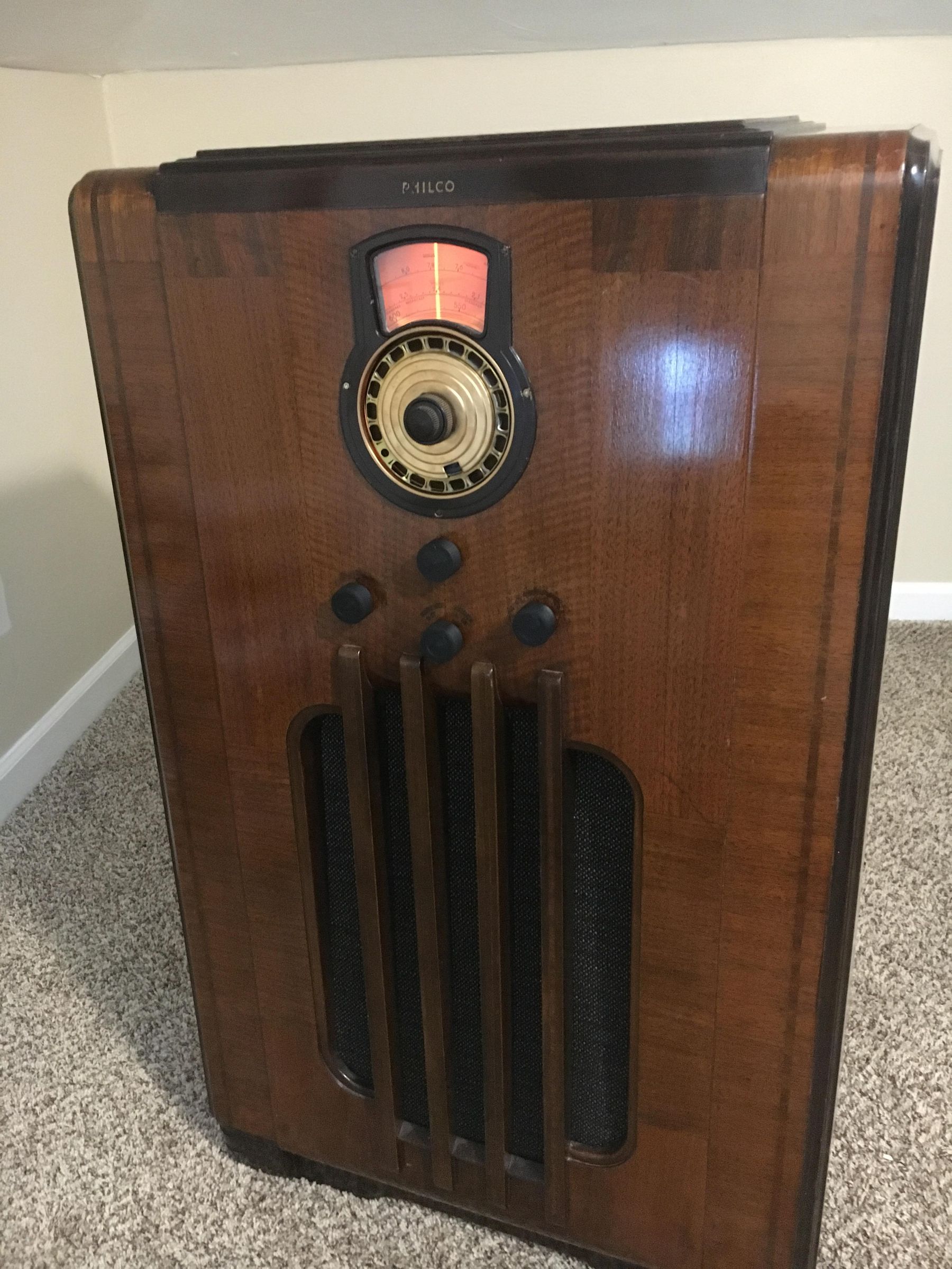 Retro Radio With a Hidden Secret! Old School Style With New School ...