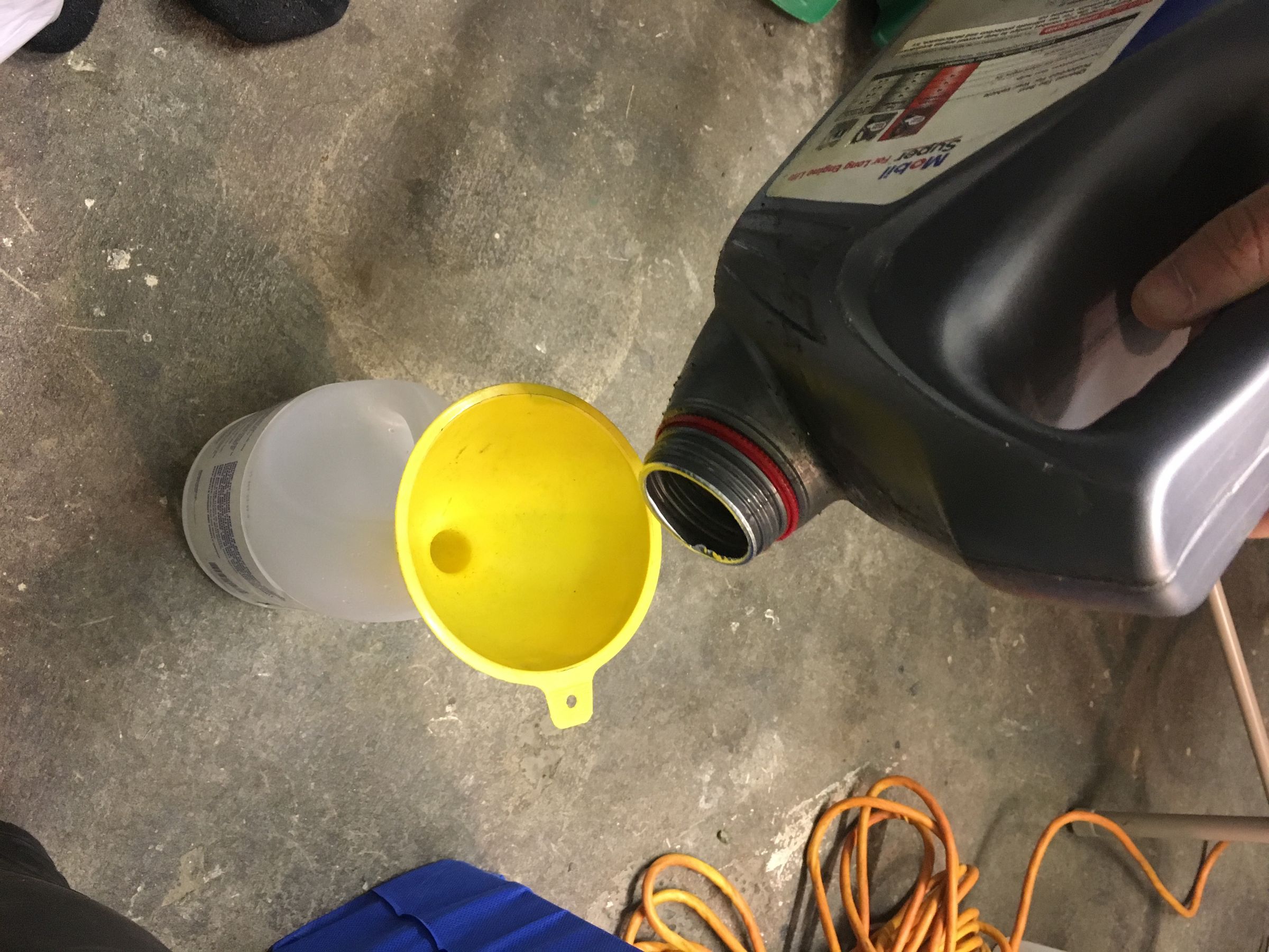 How to Do an Oil Change : 10 Steps (with Pictures) - Instructables