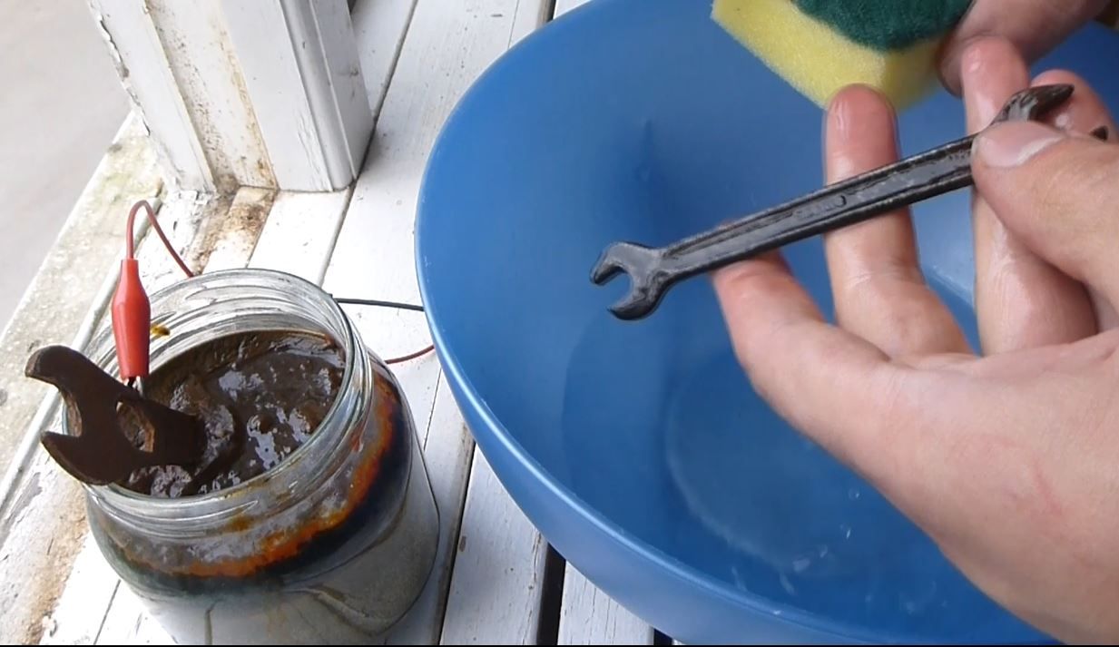 Electrolysis Rust Removal - DIY Tutorial : 3 Steps - Instructables