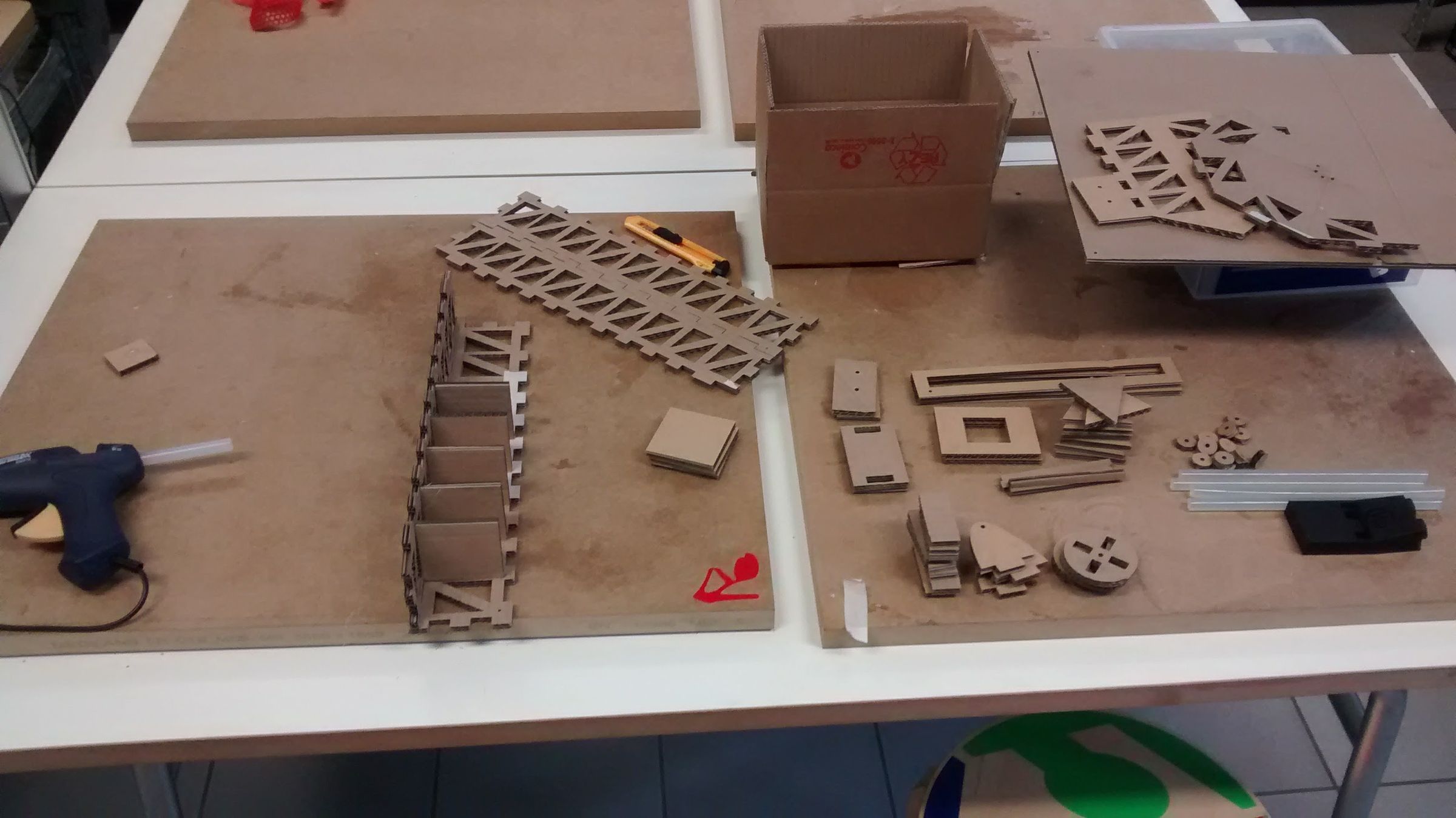 Cardboard Crane : 5 Steps (with Pictures) - Instructables