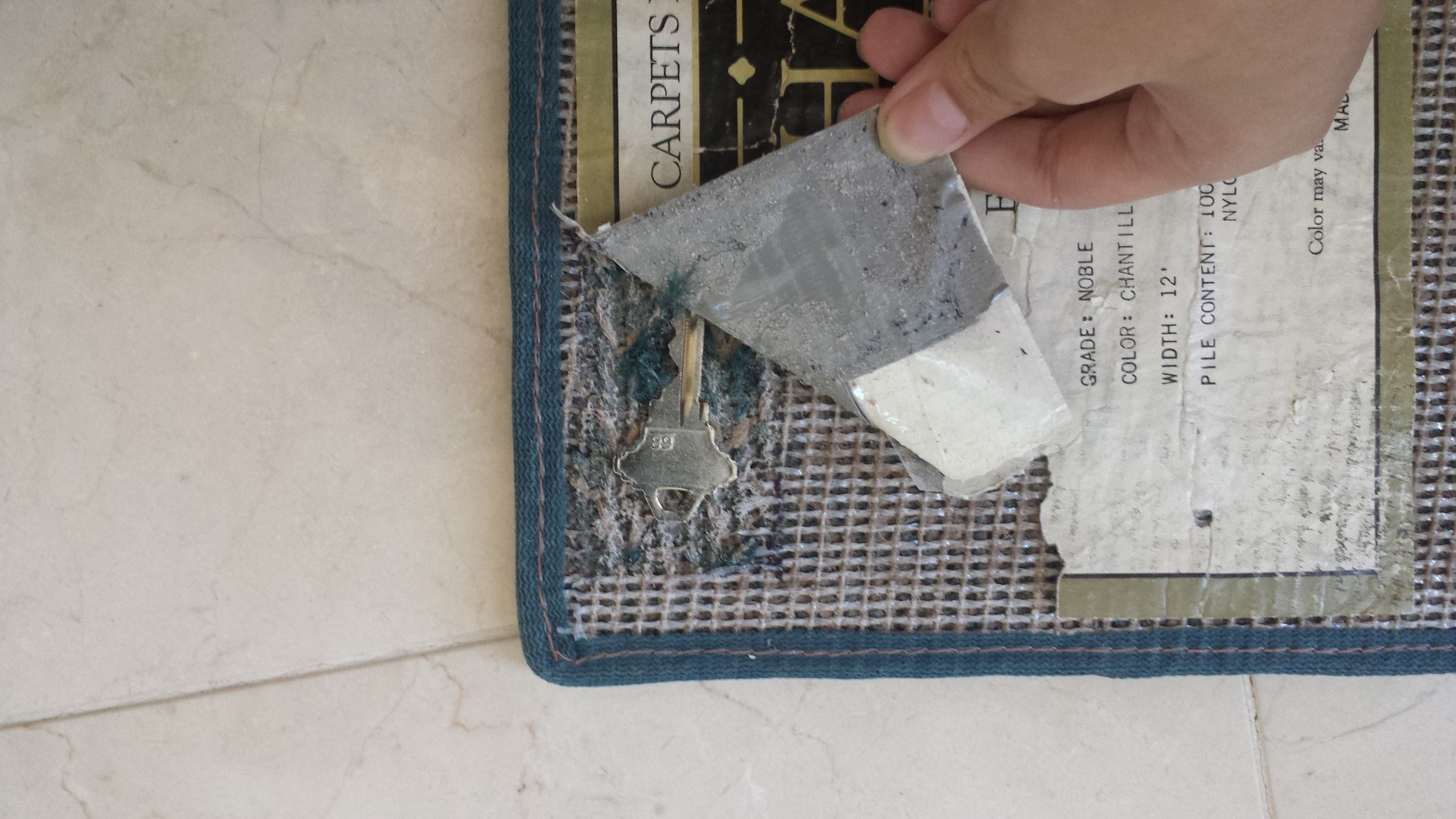 How to Add a Secret Key Slot in a Rug : 6 Steps - Instructables