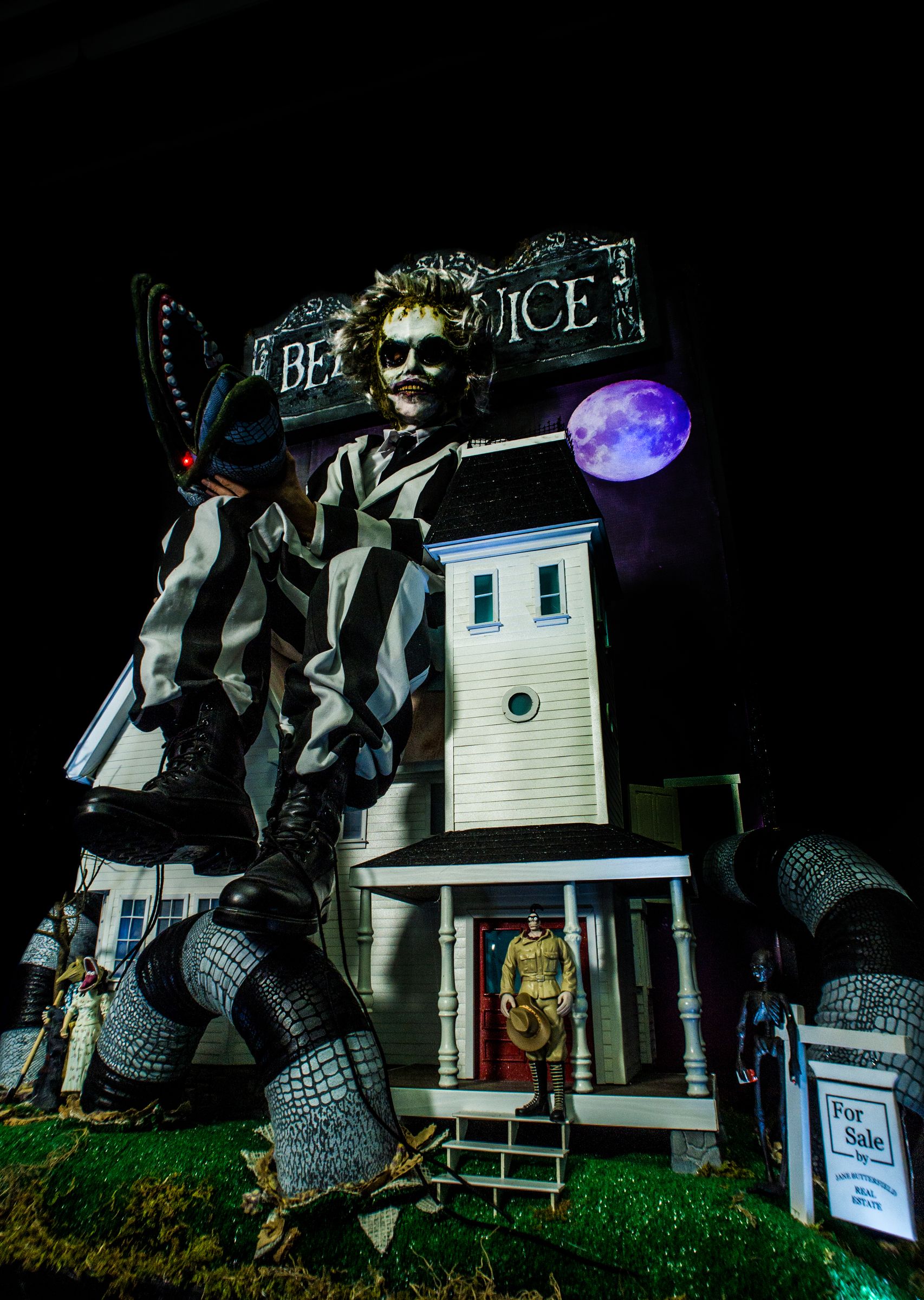 Ultimate Beetlejuice Sand Worm Puppet Costume : 16 Steps (with Pictures ...