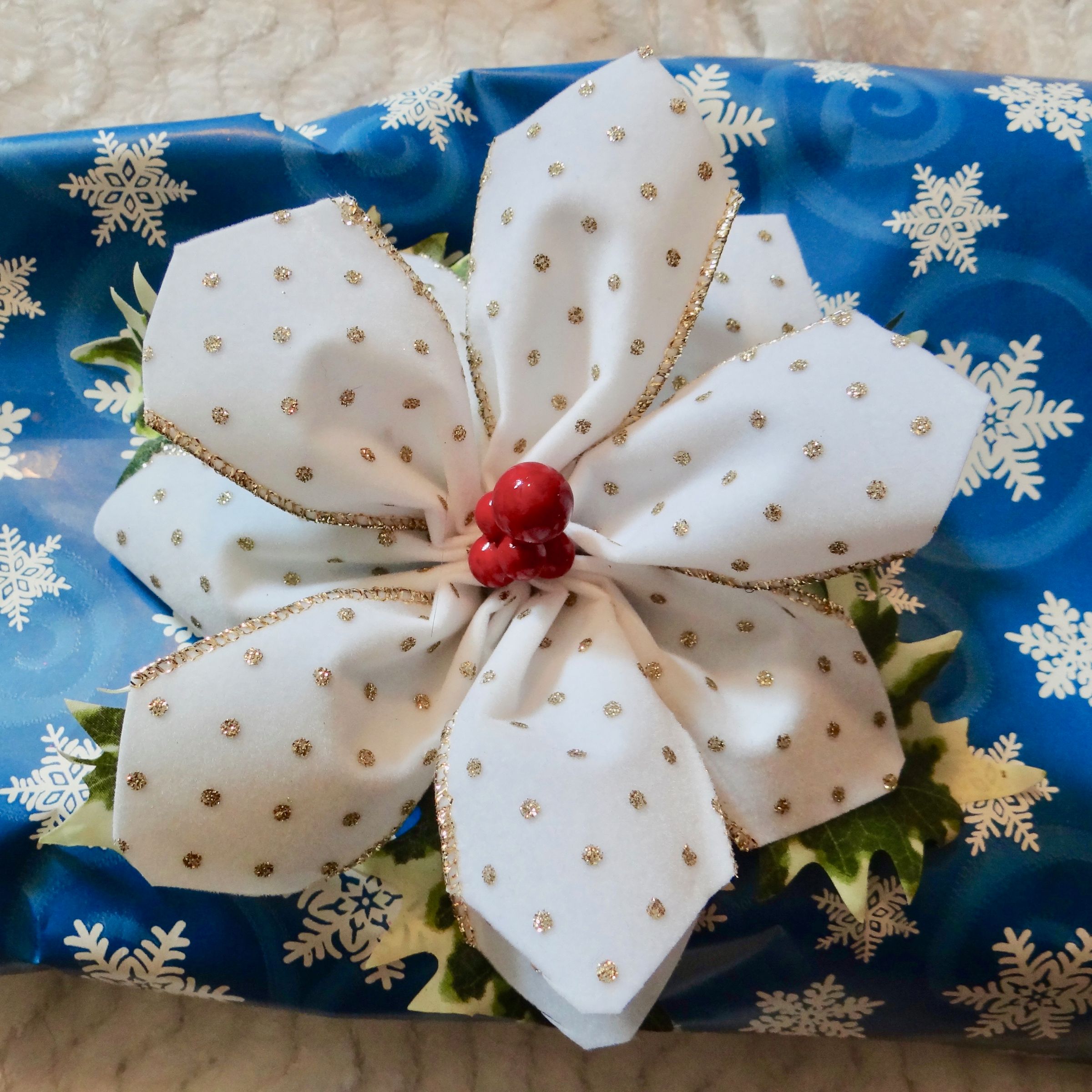 Holiday Decorative Gift Bows : 5 Steps - Instructables