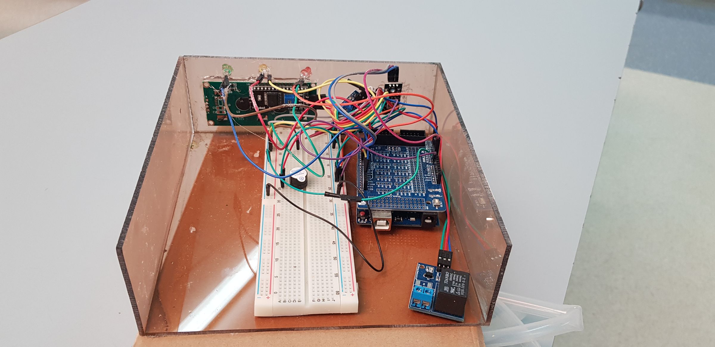 DIY Temperature and Humidity Sensor Fire Extinguisher (Arduino UNO ...