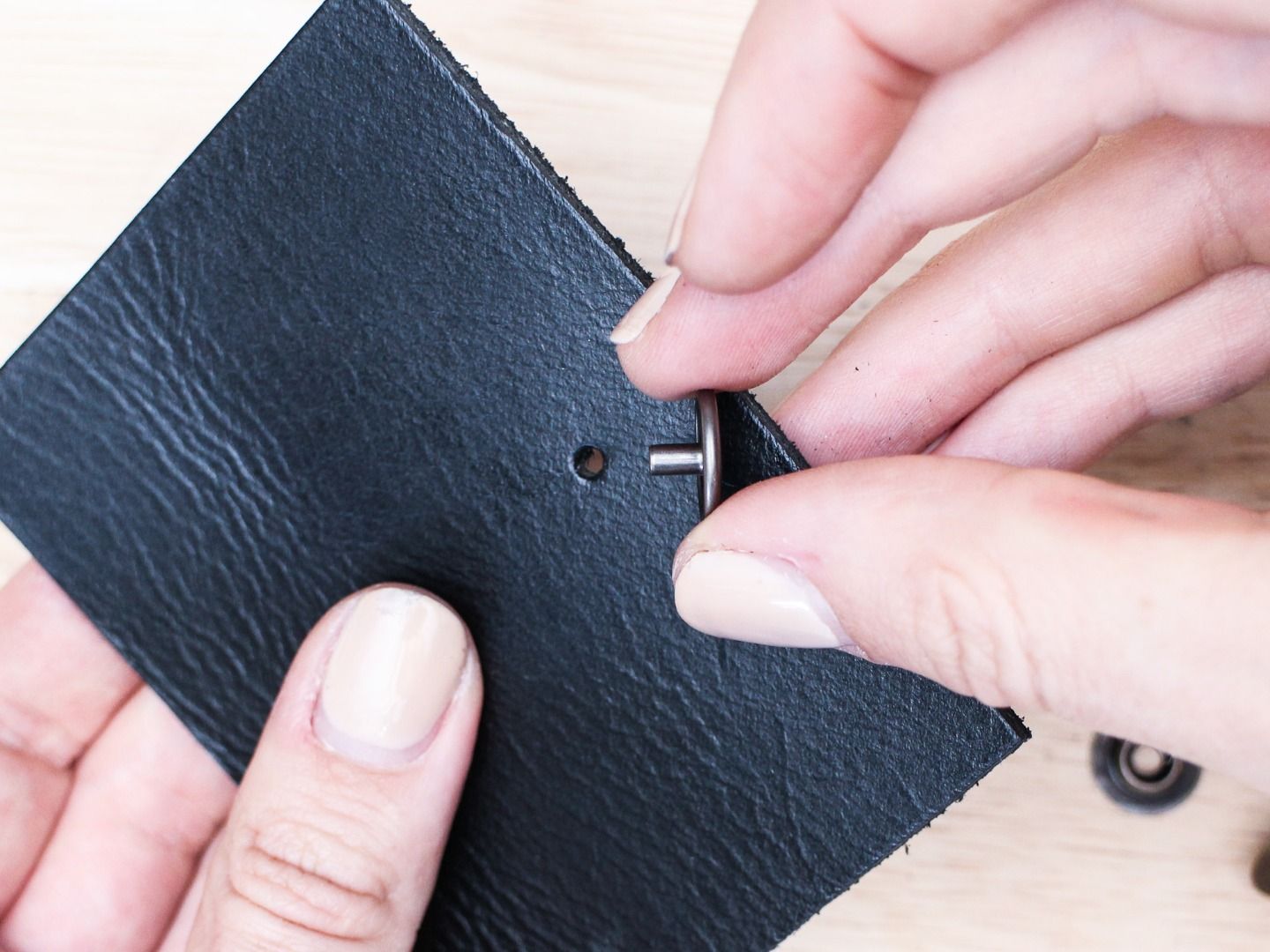 Leather Hardware: Snaps : 5 Steps - Instructables