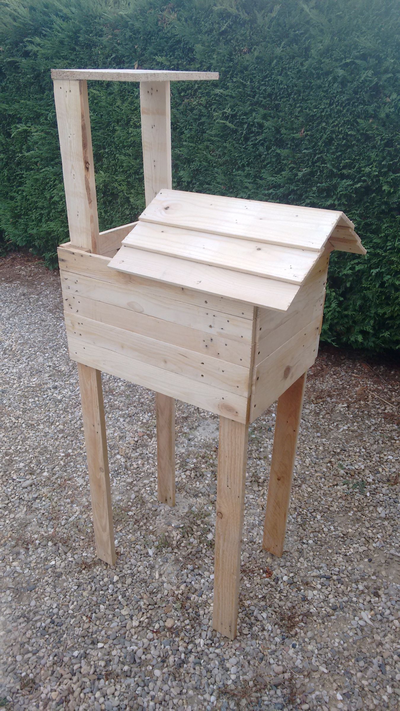 Pallet Cat House on Stilts : 10 Steps (with Pictures) - Instructables