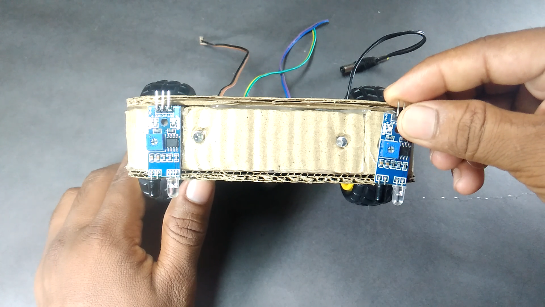 How To Make Arduino Based Edge Avoiding Robot 4 Steps Instructables