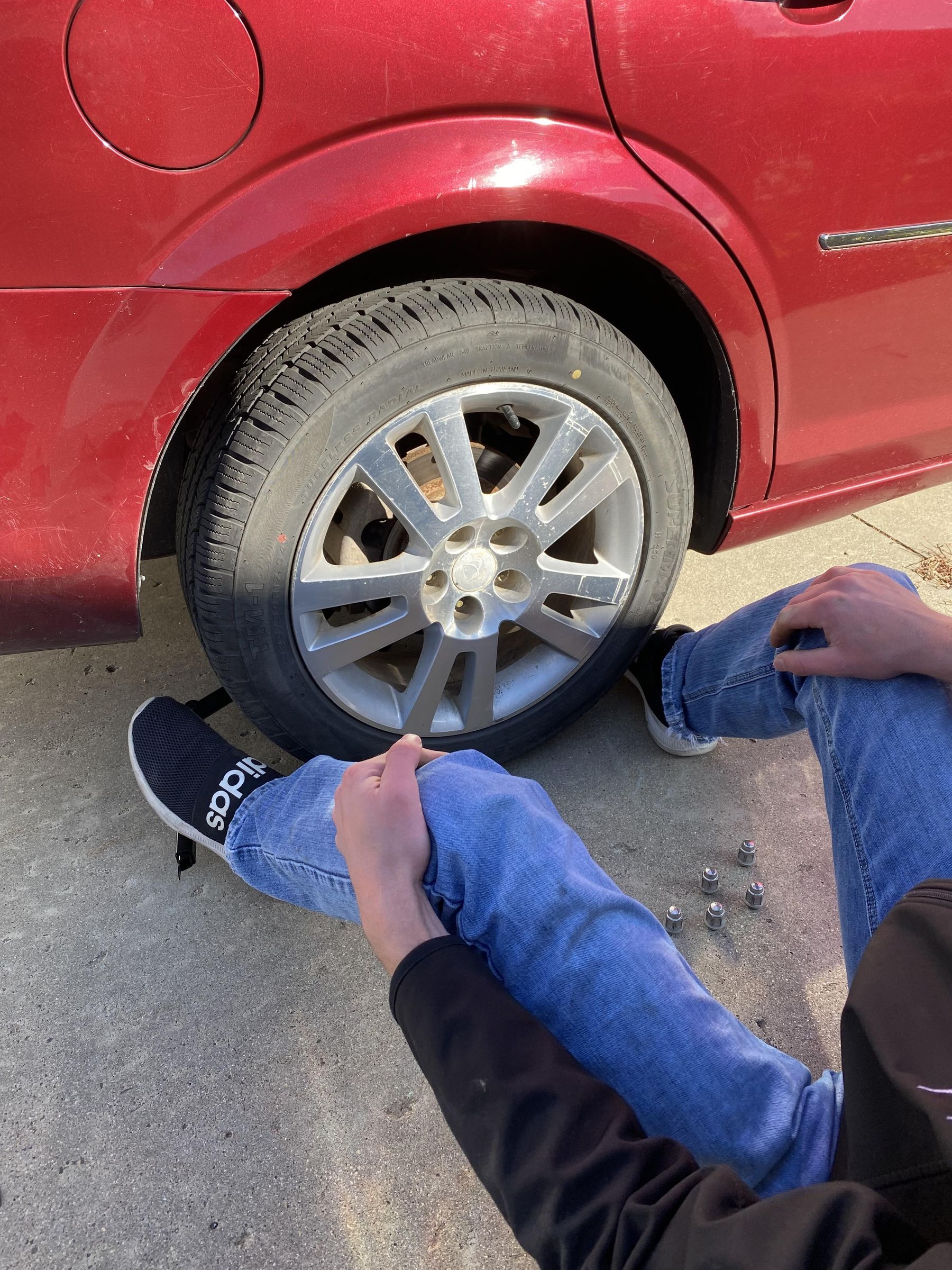 Changing a Flat Tire : 8 Steps - Instructables
