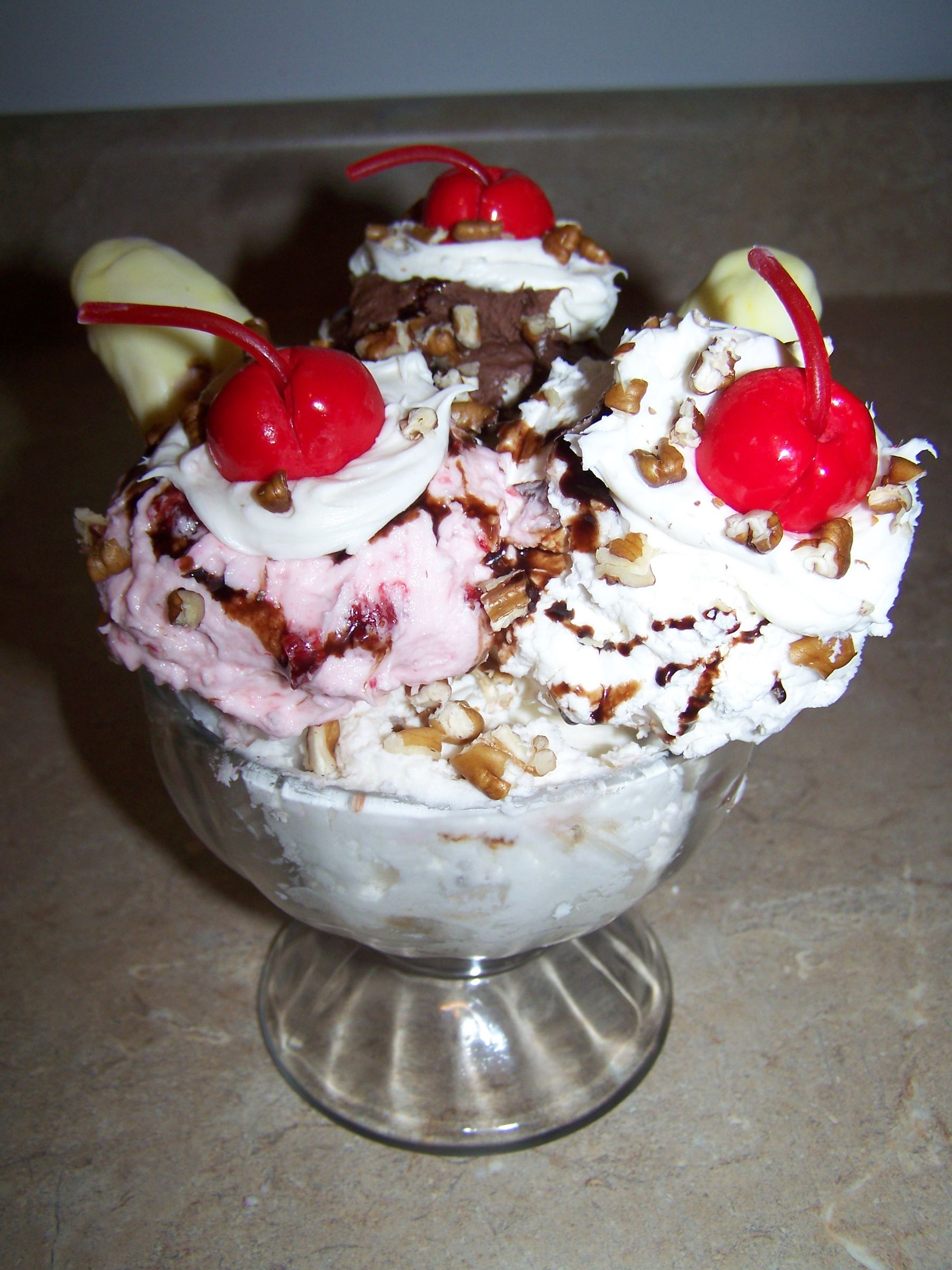 April Fools Banana Split Cupcake Sundae - Instructables