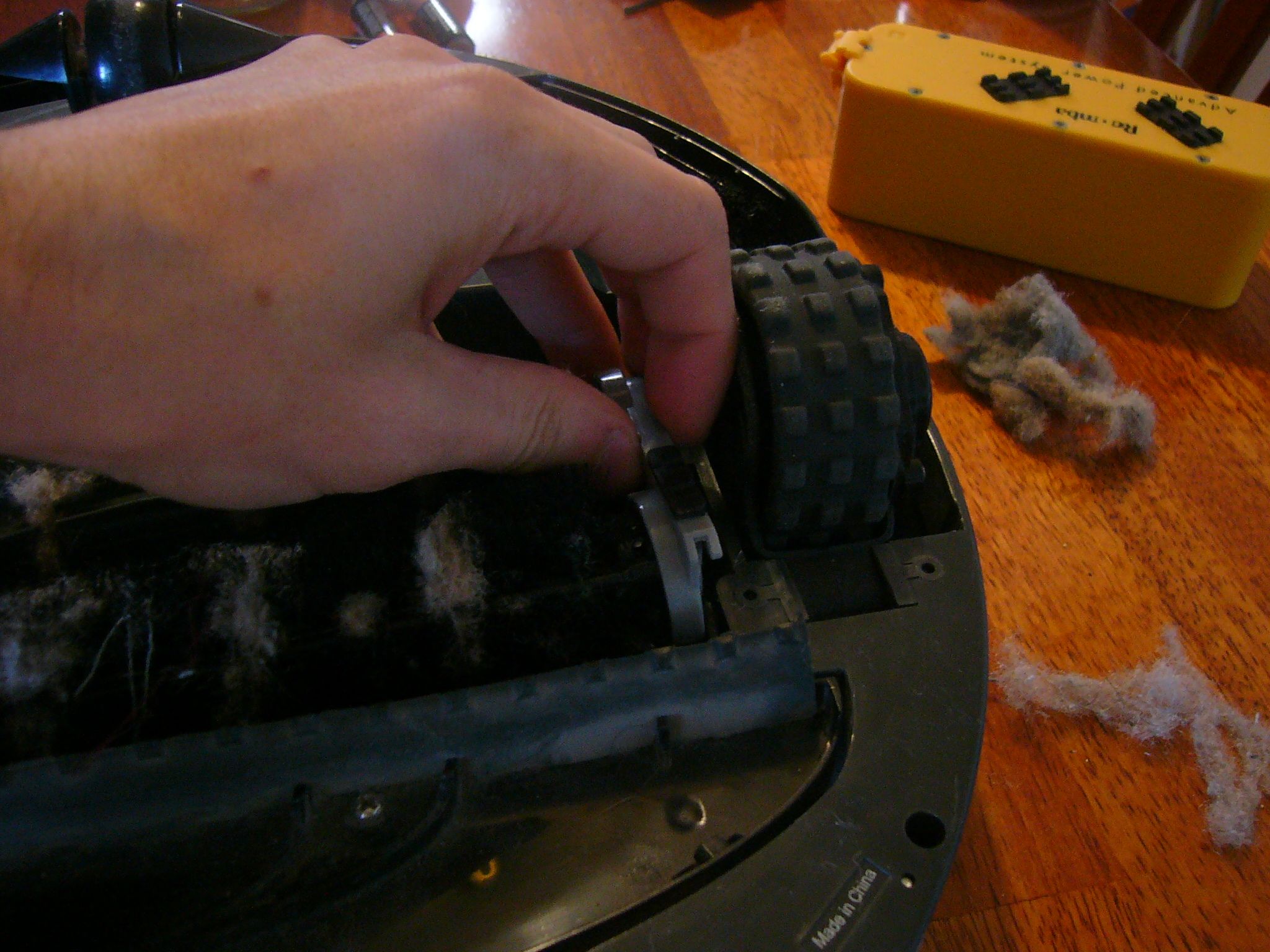 Cleaning a 1st or 2nd Generation Roomba : 8 Steps - Instructables