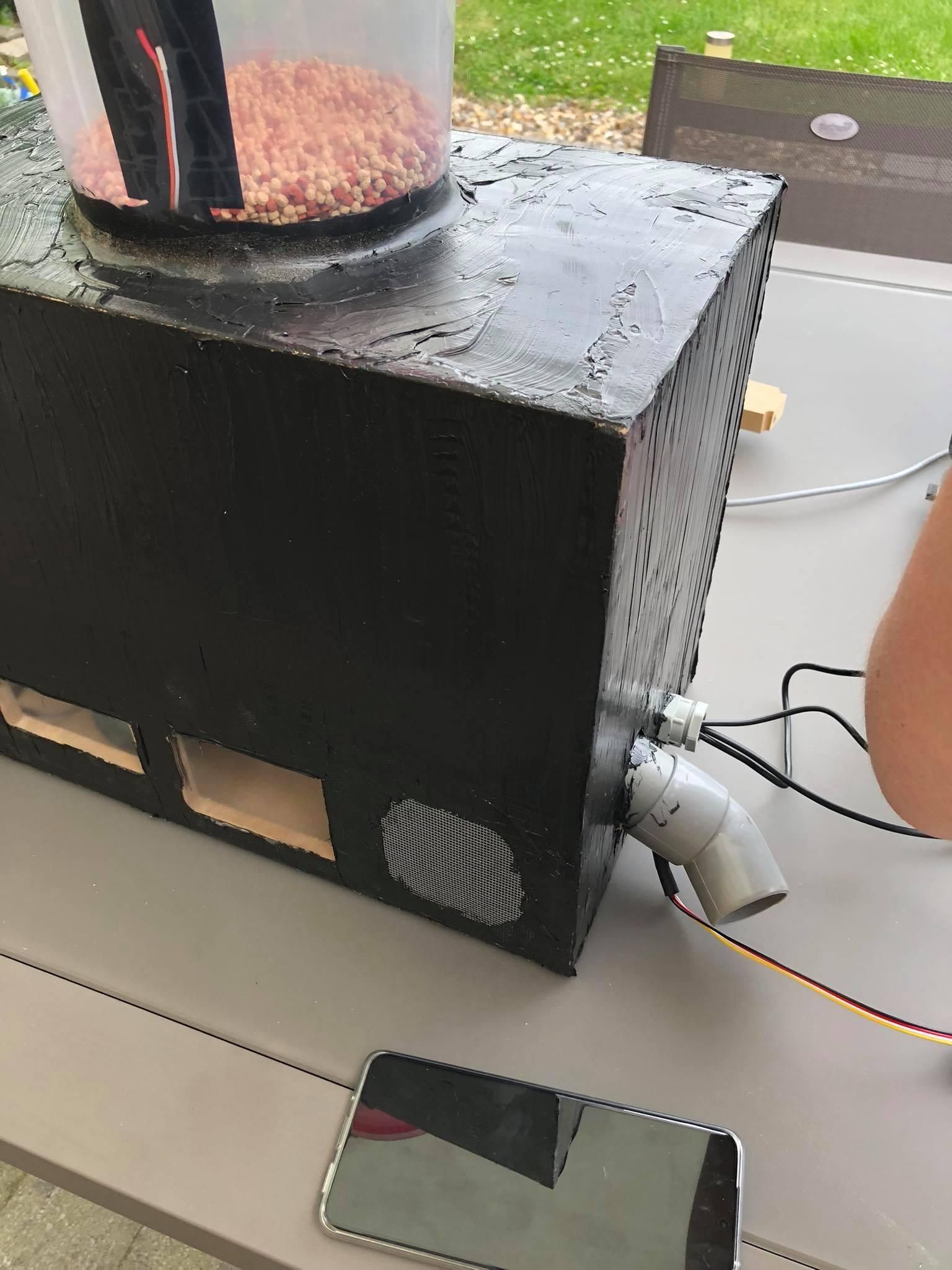 FishFood Dispenser : 8 Steps - Instructables