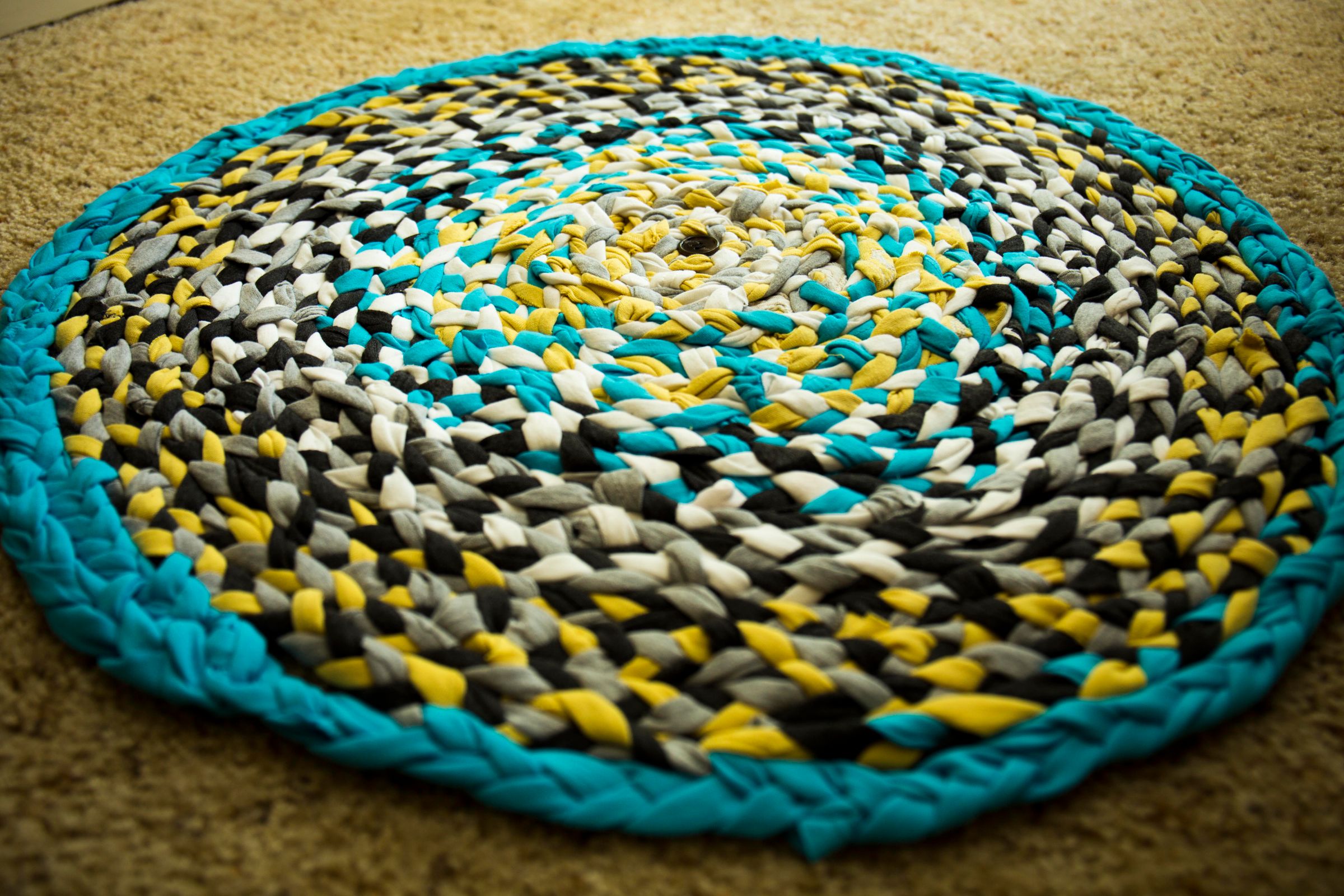 Braided T-shirt Rug : 5 Steps (with Pictures) - Instructables