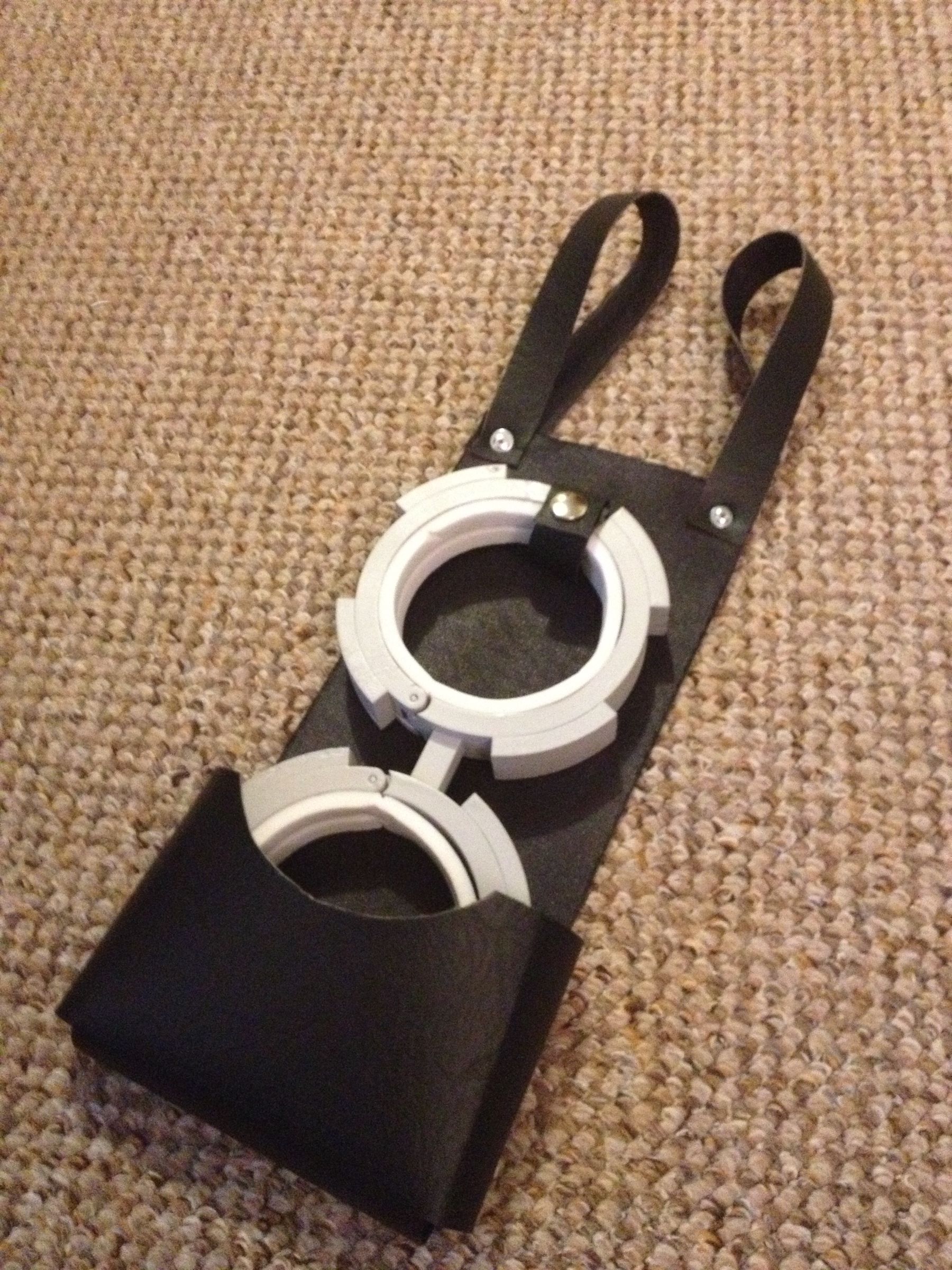 Stormtrooper Binders and Holster. : 9 Steps - Instructables
