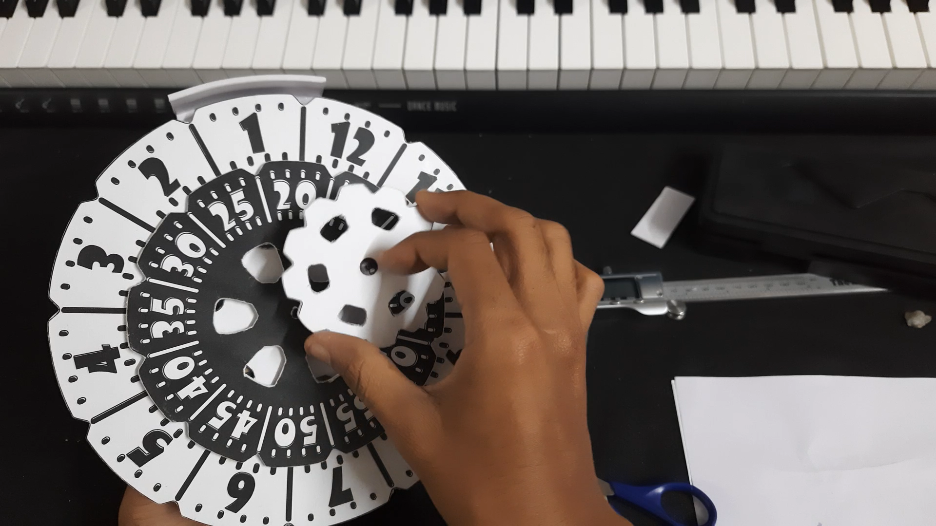 How to Make a Clock That Tells Time With a Twist...? : 8 Steps (with ...