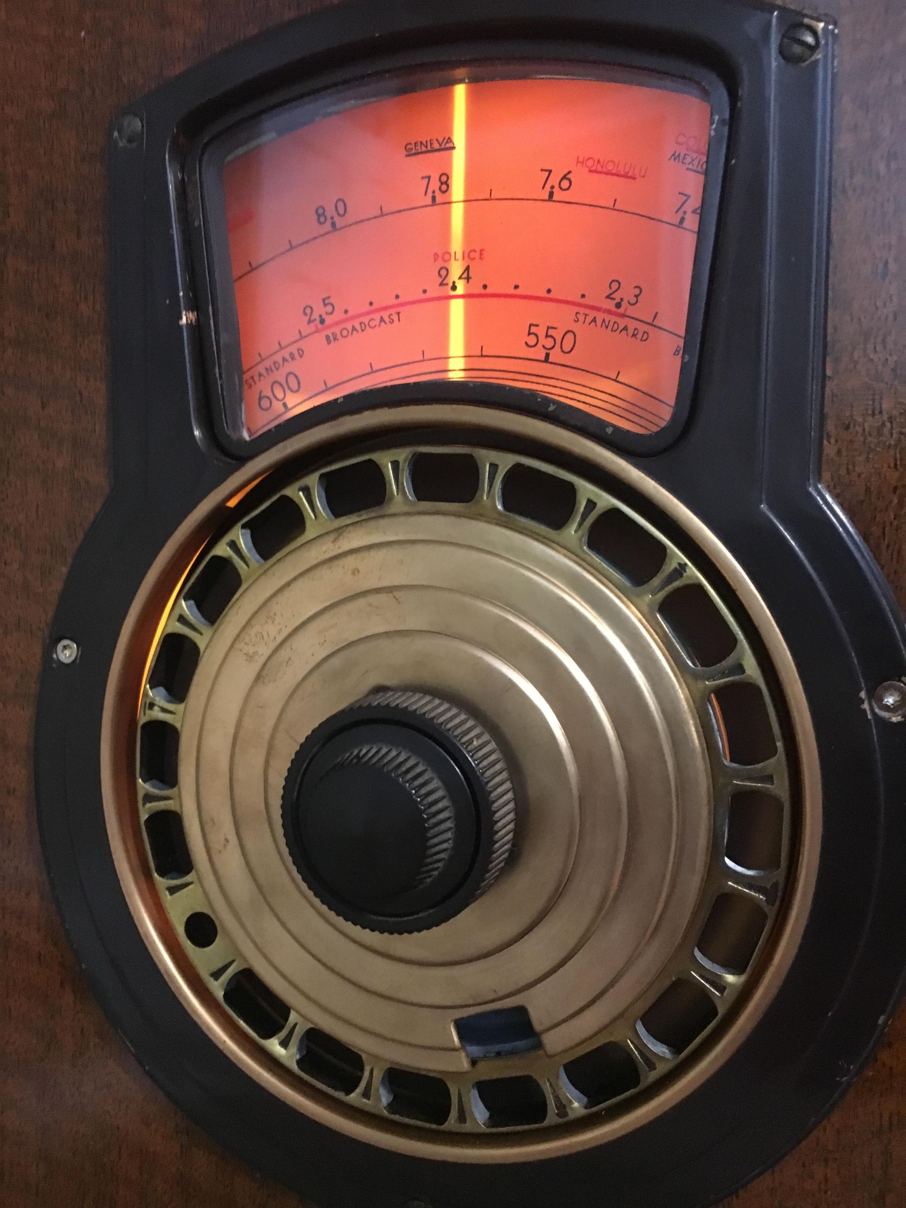 Retro Radio With a Hidden Secret! Old School Style With New School ...