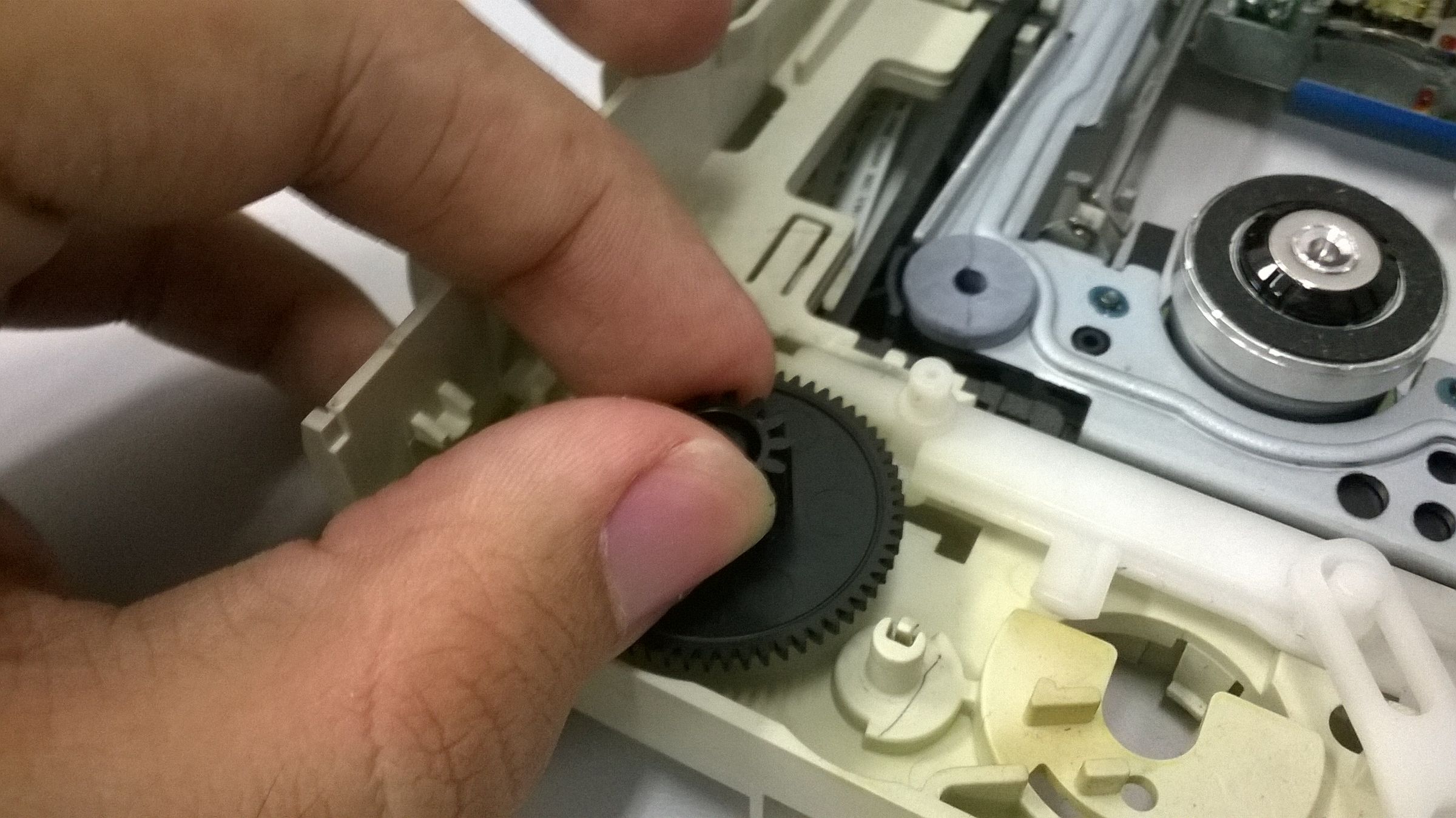Disassembling a CD/DVD Reader and Reusing Its Parts : 12 Steps (with ...
