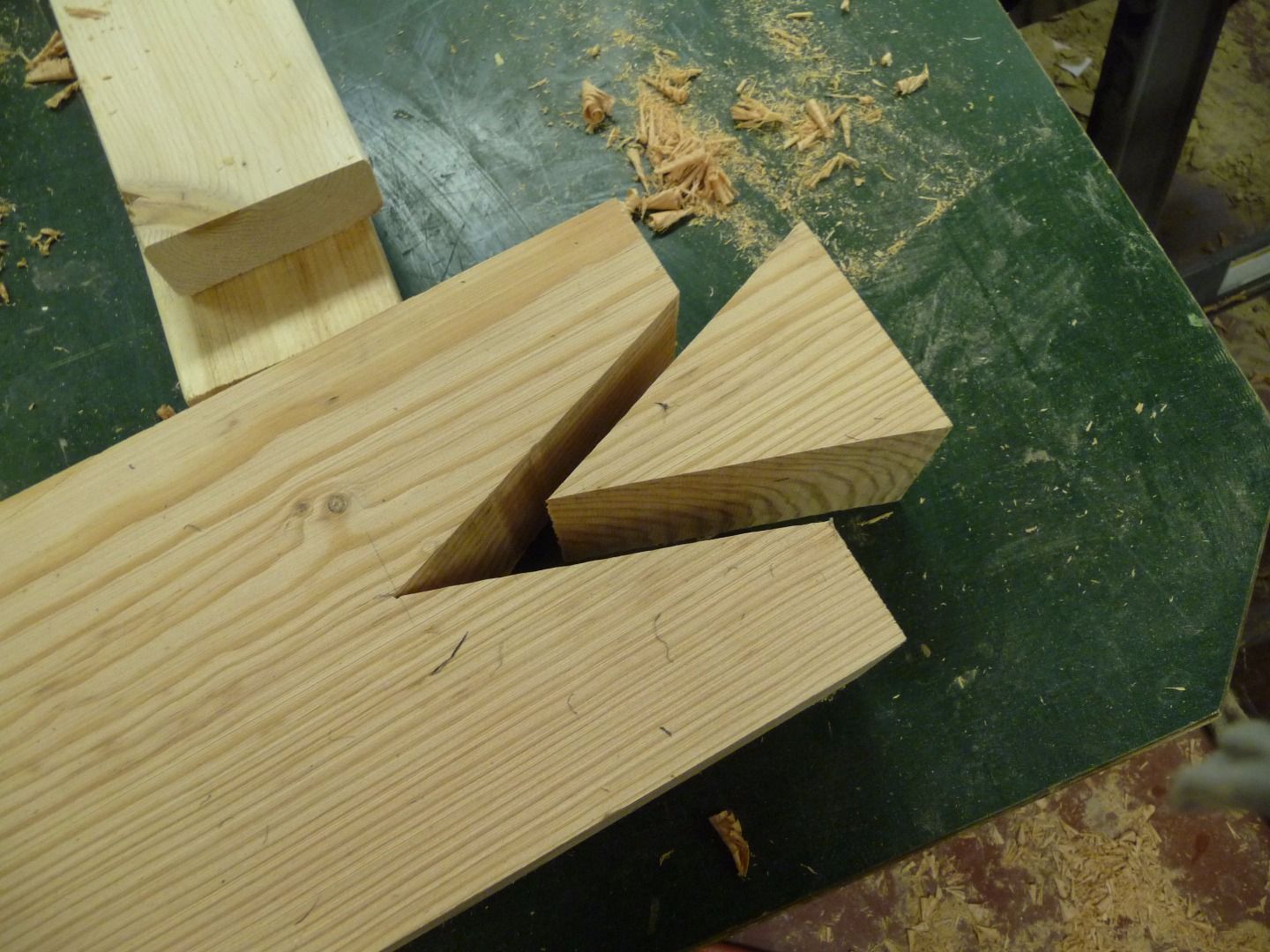 Build a Sawbench From a Beam and Dowels : 10 Steps (with Pictures ...
