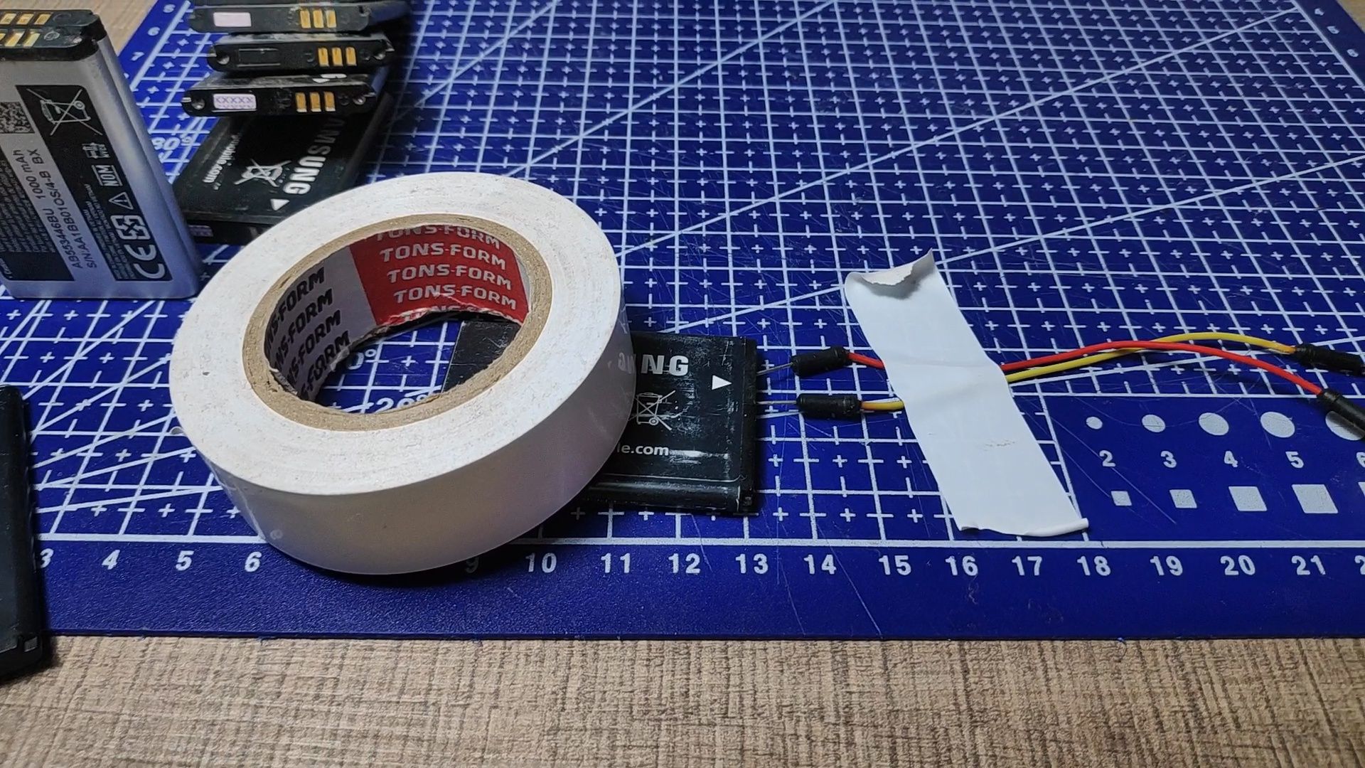 DIY Mobile Phone Battery Power Bank : 5 Steps - Instructables