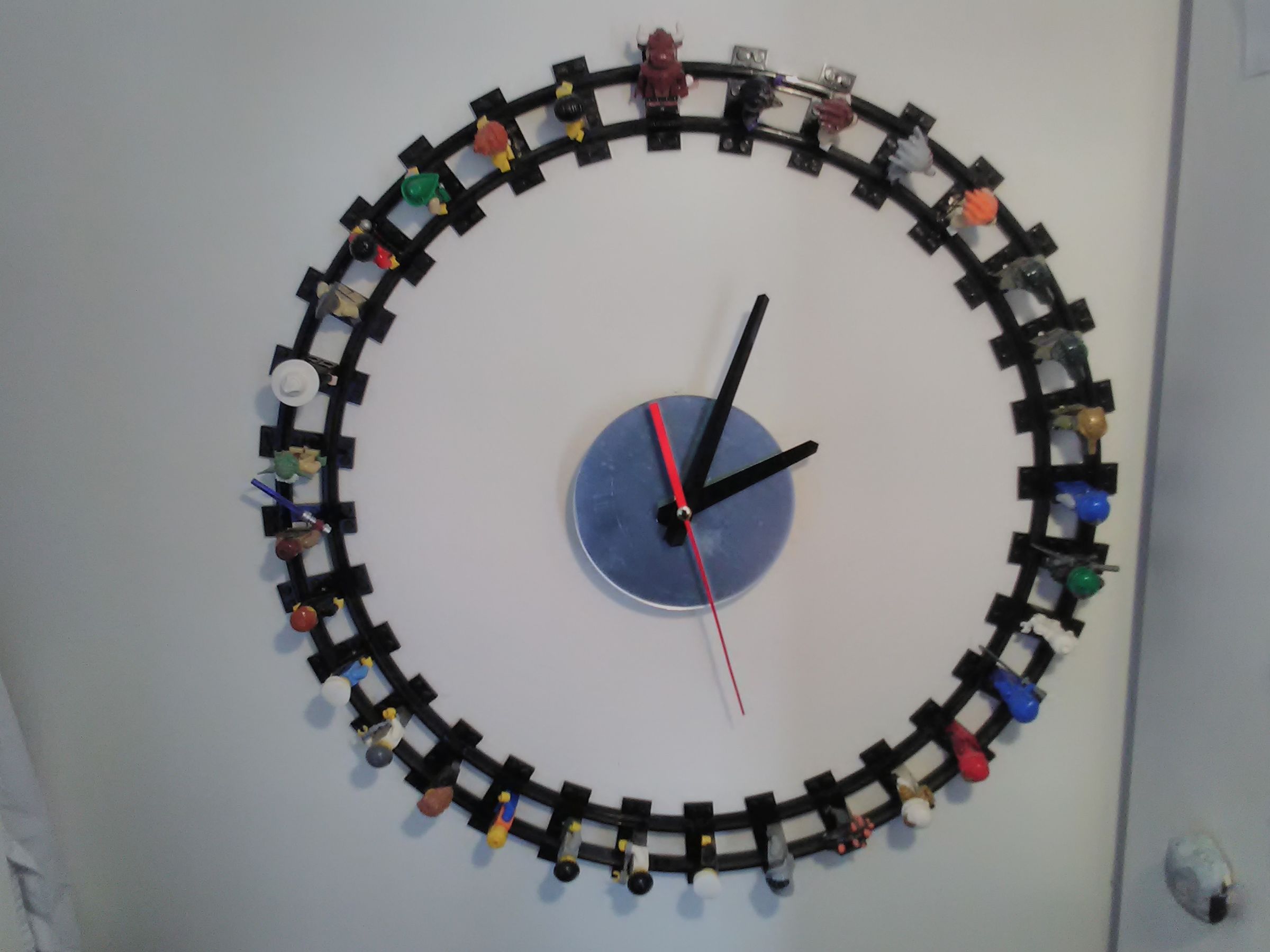 Lego Wall Clock With Minifigures : 3 Steps - Instructables