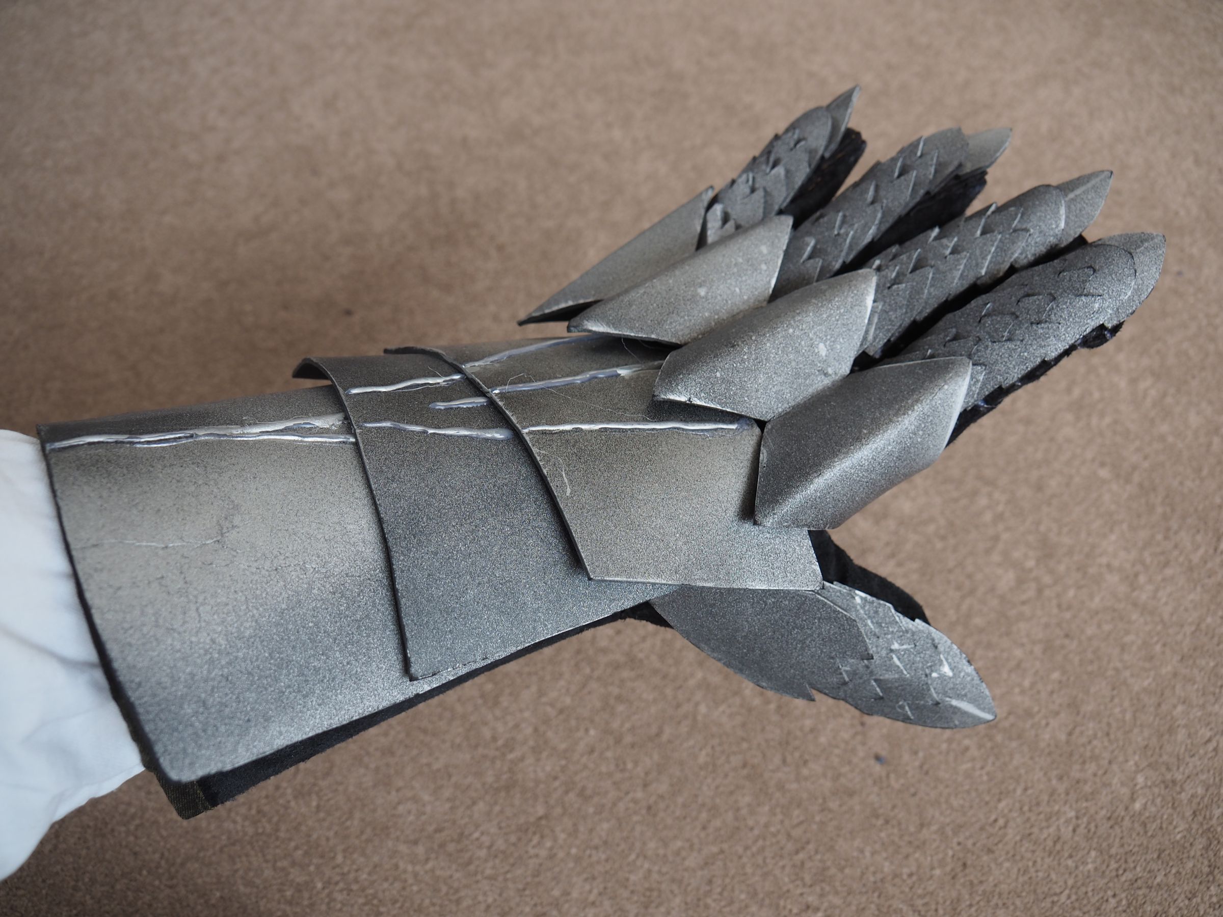 Ring Wraith Gauntlets : 9 Steps (with Pictures) - Instructables