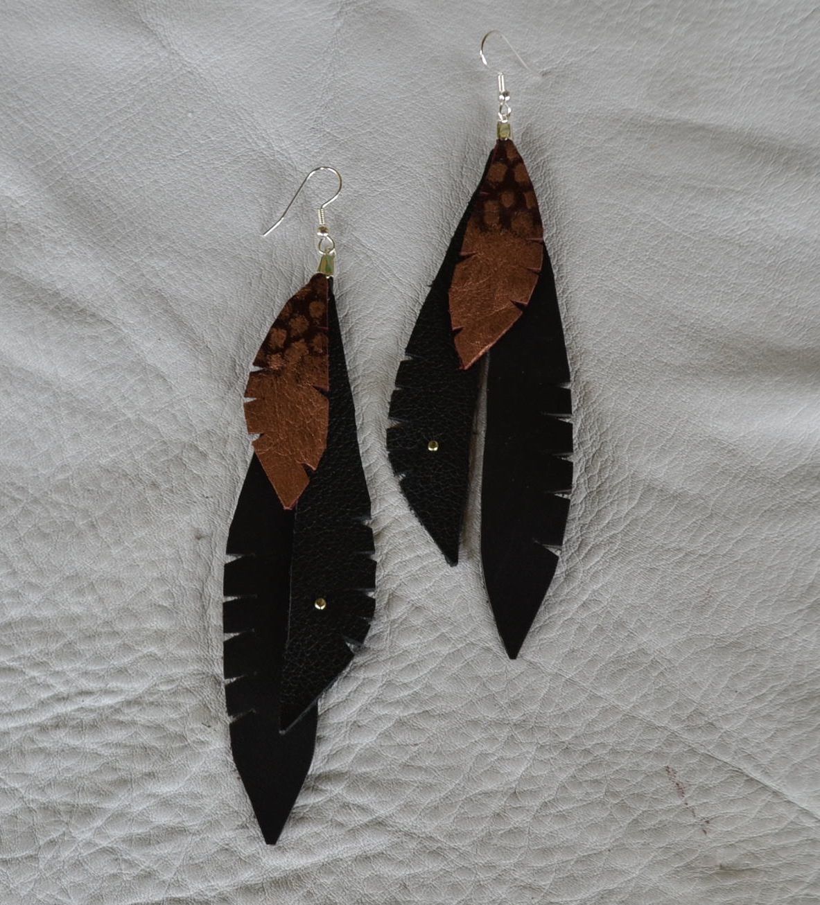 LEATHER FEATHER EARRINGS : 9 Steps (with Pictures) - Instructables
