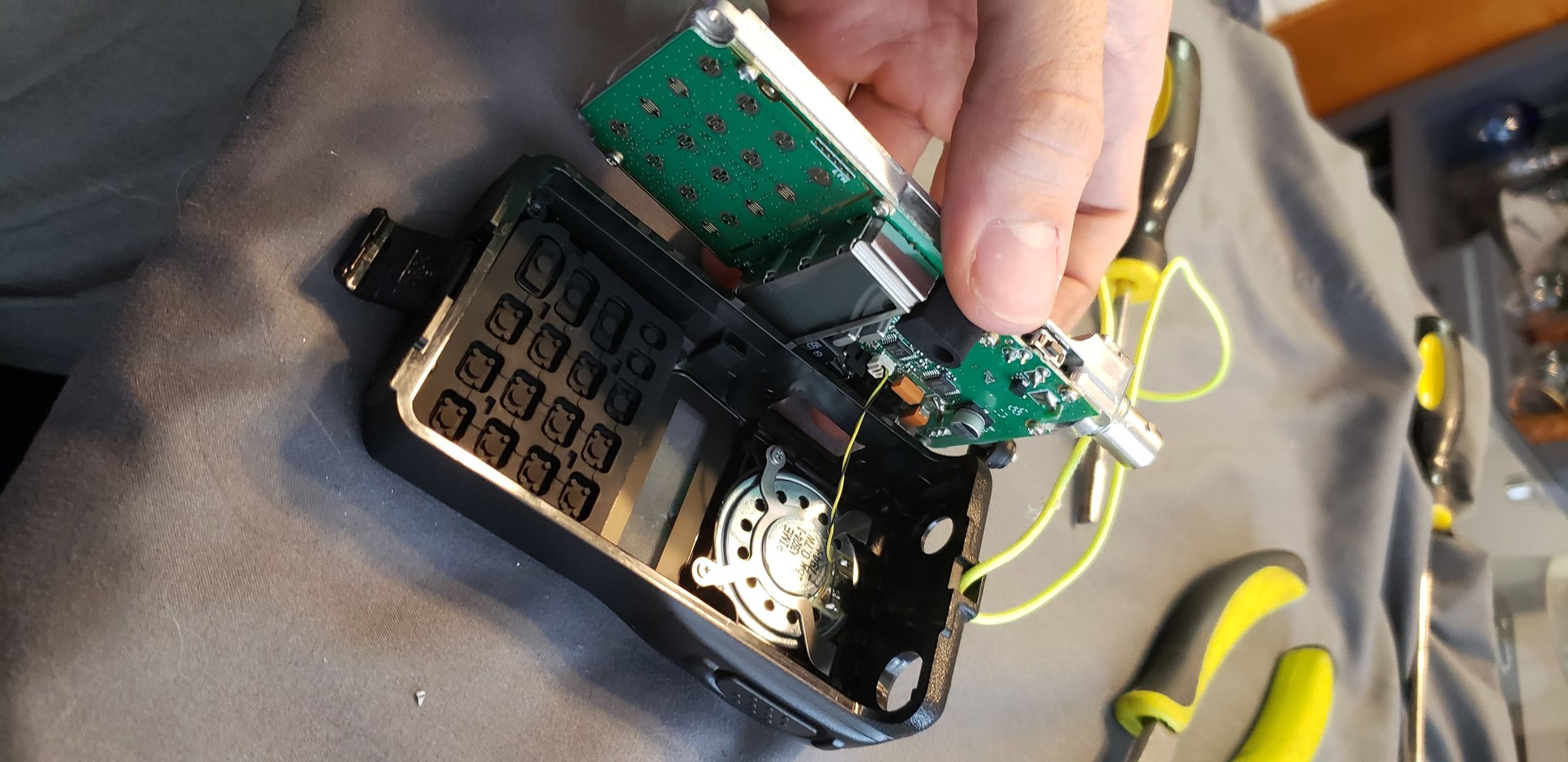 Icom V80 Mod for Paragliding : 5 Steps - Instructables