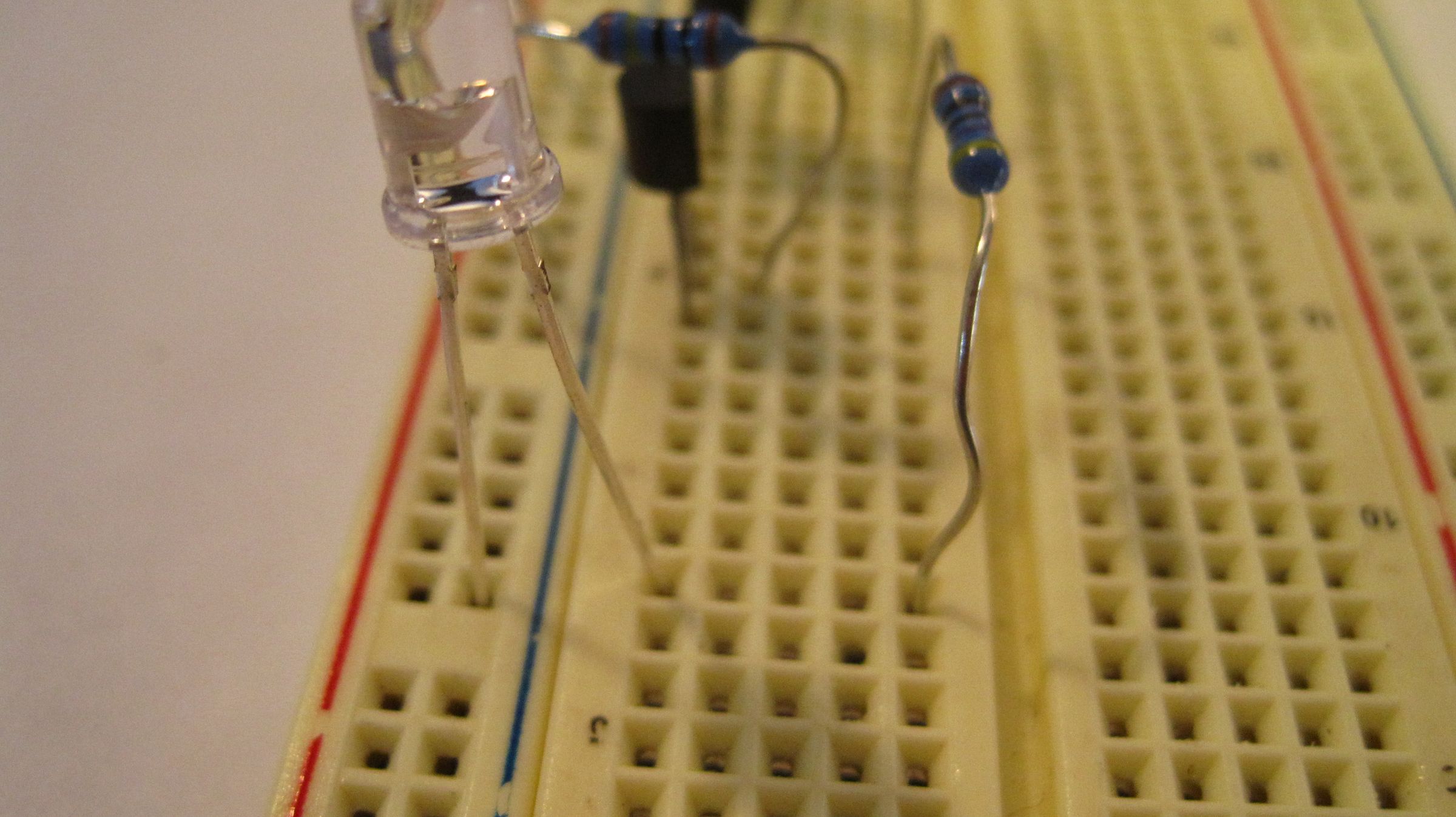 Two Transistor LED Flasher Circuit : 5 Steps - Instructables