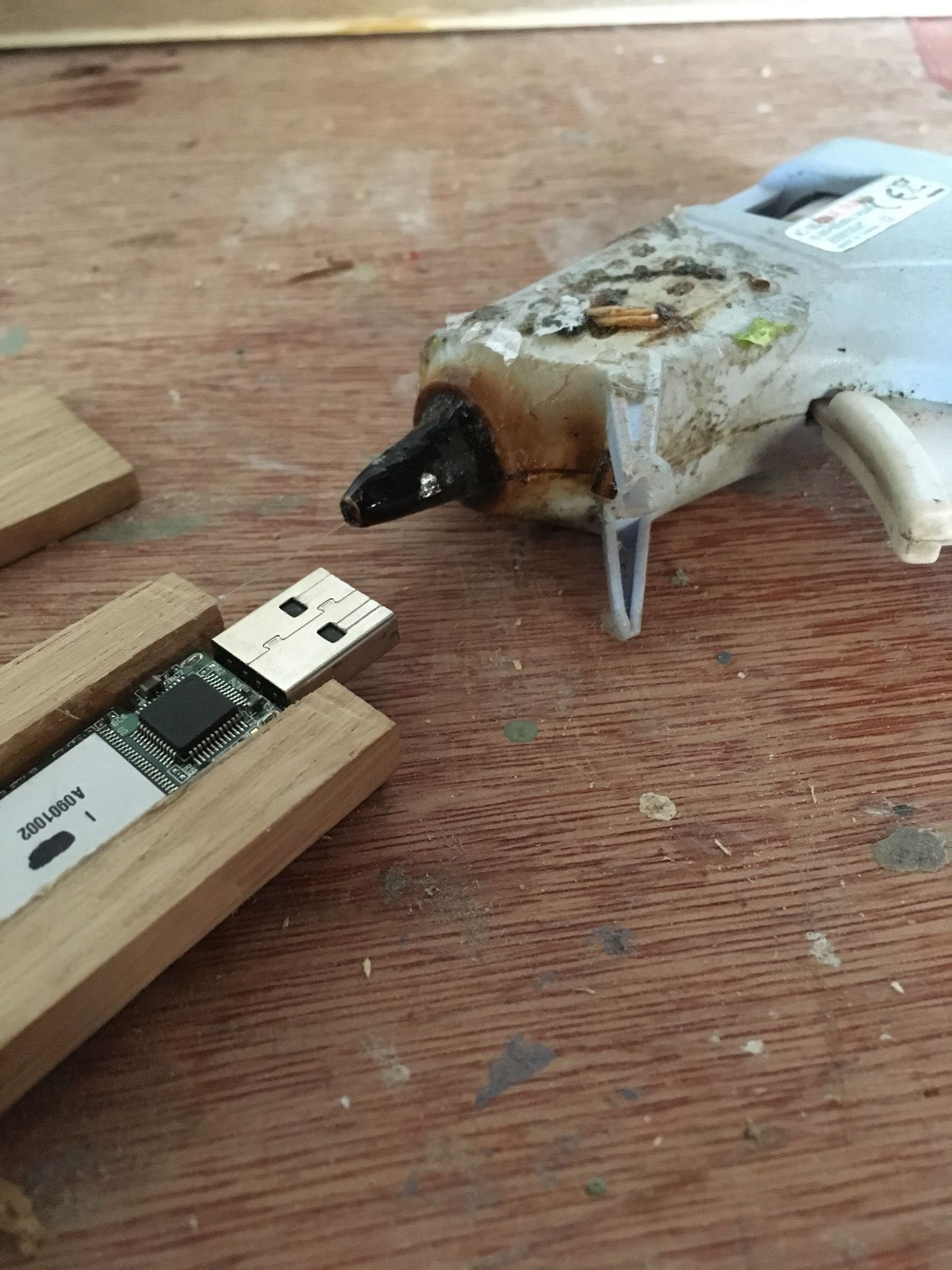 Fix a Damaged USB Memory Stick Case : 6 Steps (with Pictures ...