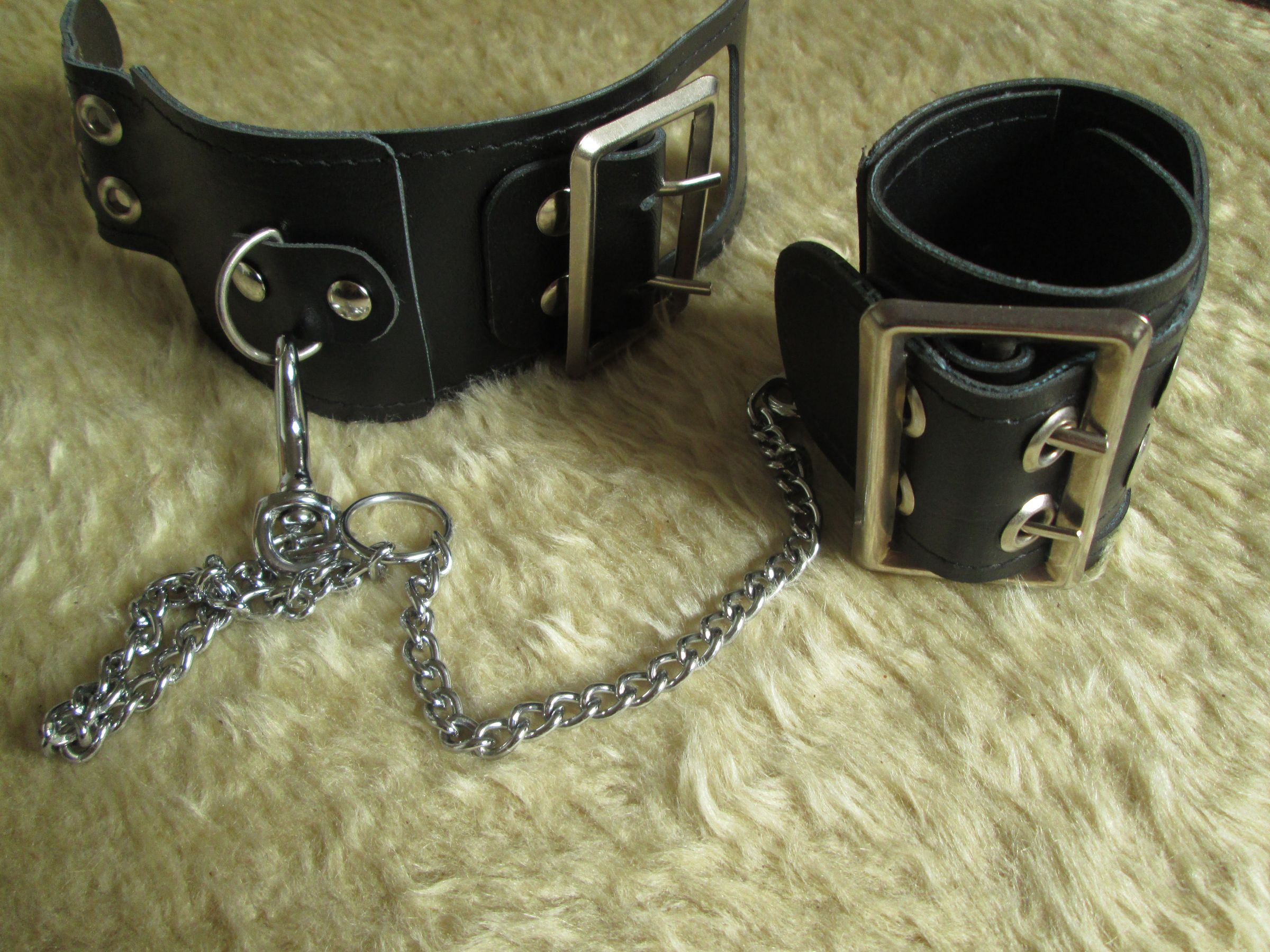 Make Handcuffs From a Suitcase : 5 Steps (with Pictures) - Instructables