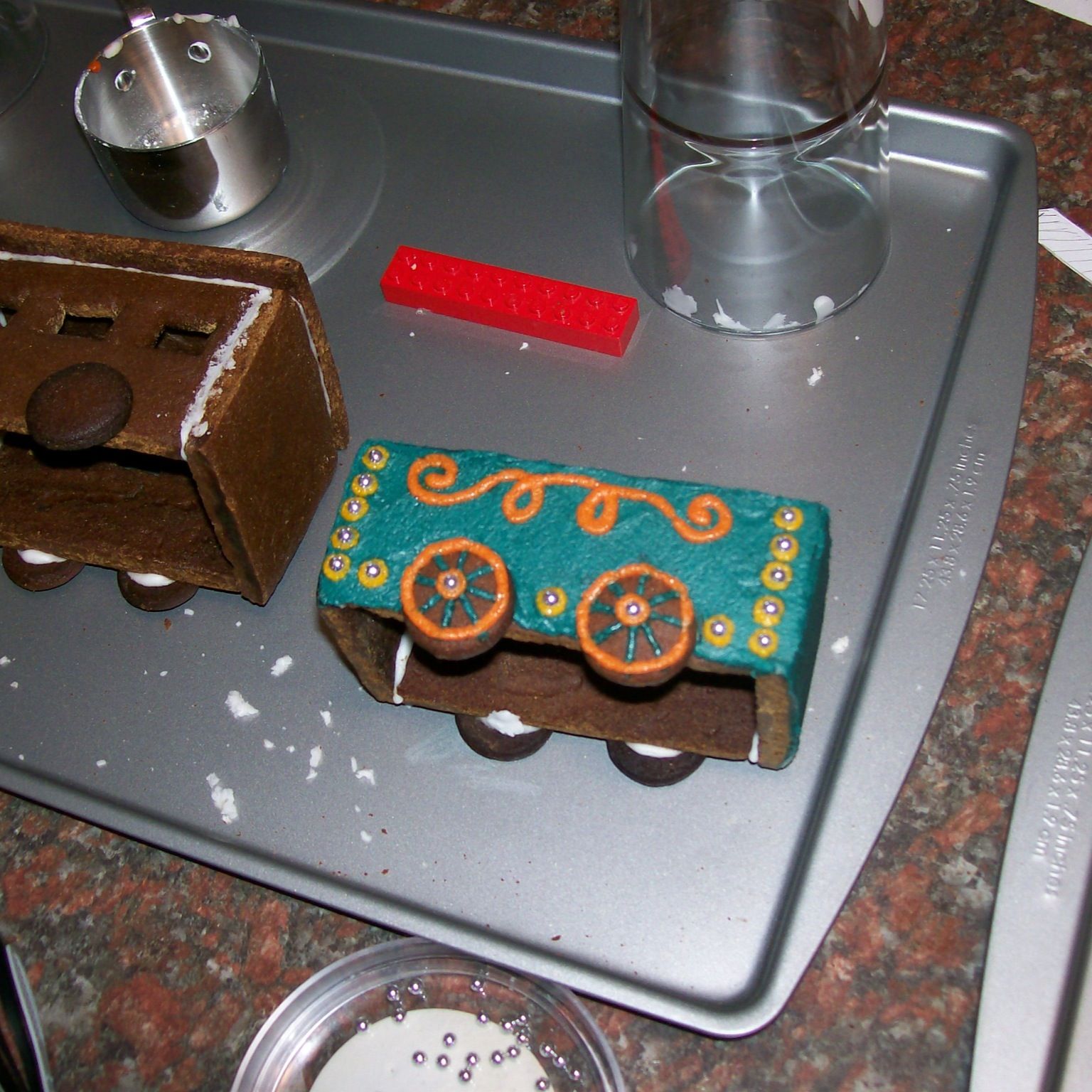 Moving Gingerbread Train Cookie : 6 Steps (with Pictures) - Instructables