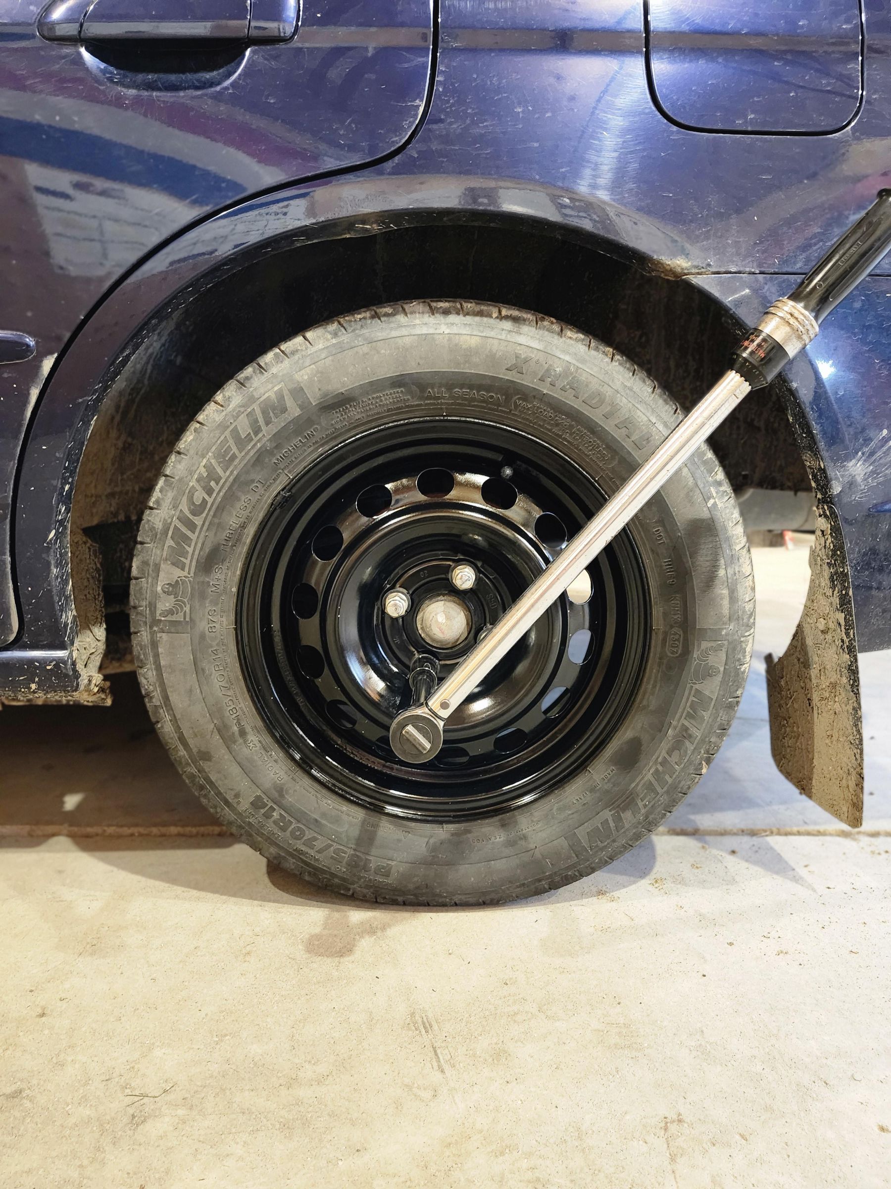 How to Prep and Paint Steel Car Rims : 8 Steps - Instructables