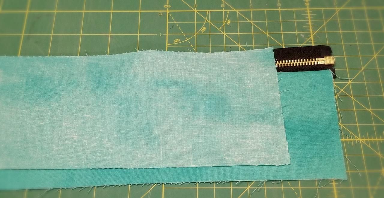 WEDGE PILLOW WITH ZIPPER COVER : 4 Steps (with Pictures) - Instructables