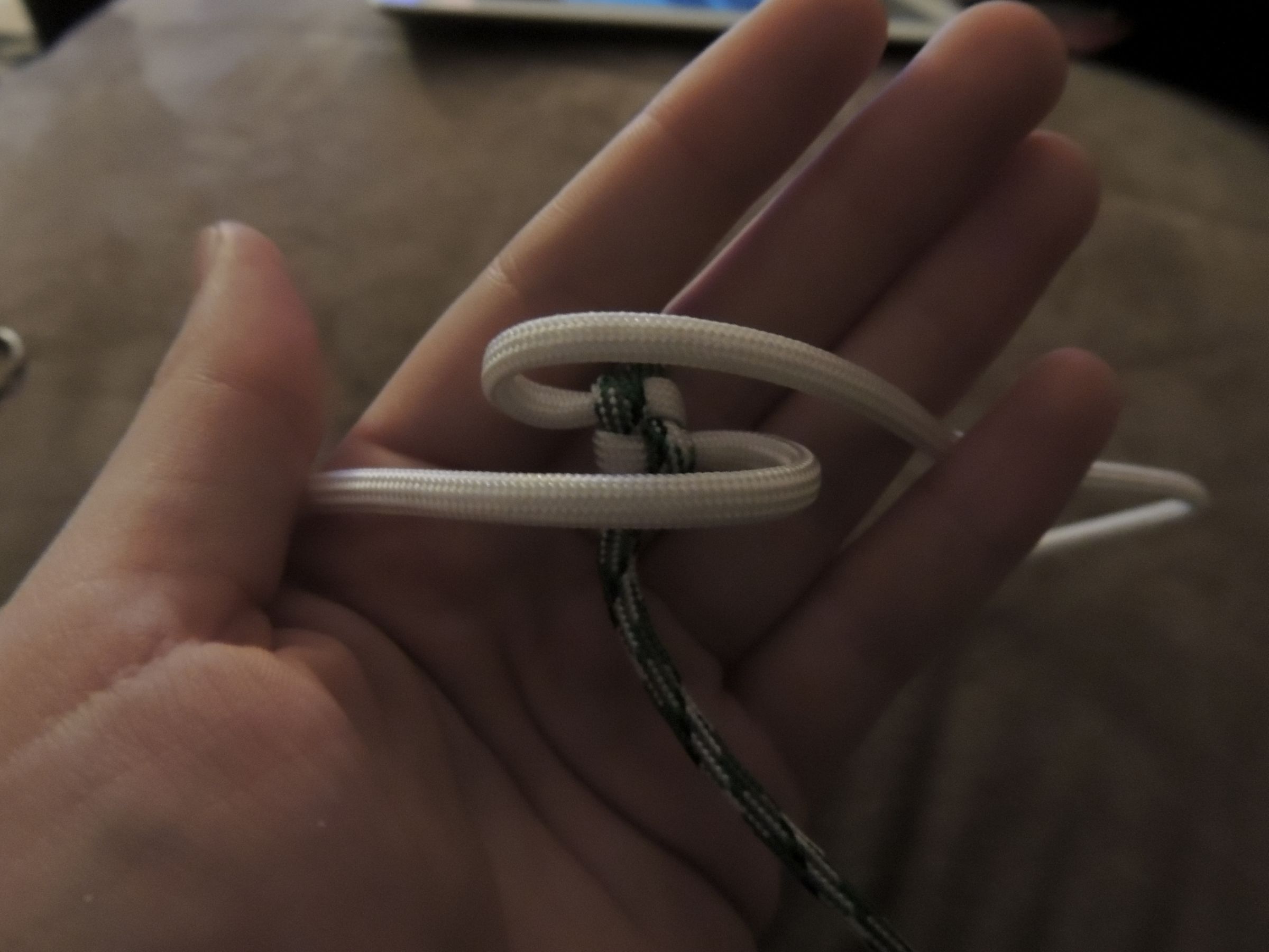 Paracord Cross (Square Braid) : 10 Steps - Instructables