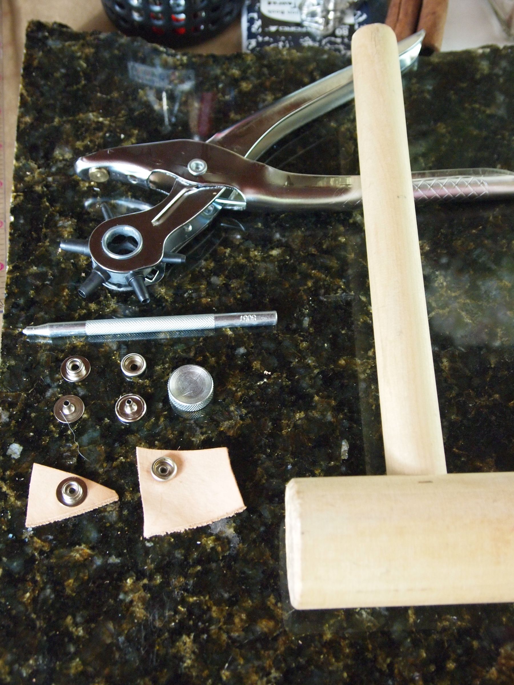 DIY Leather Tablet Case : 8 Steps (with Pictures) - Instructables