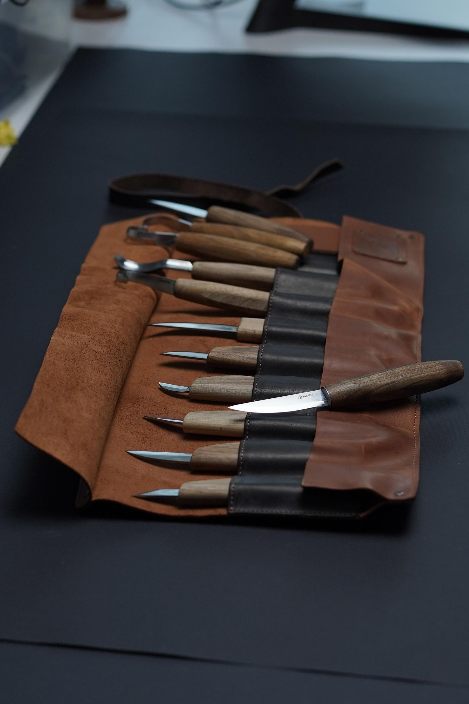 How to Carve a Wooden Bowl: Bowl Carving Guide : 10 Steps (with ...