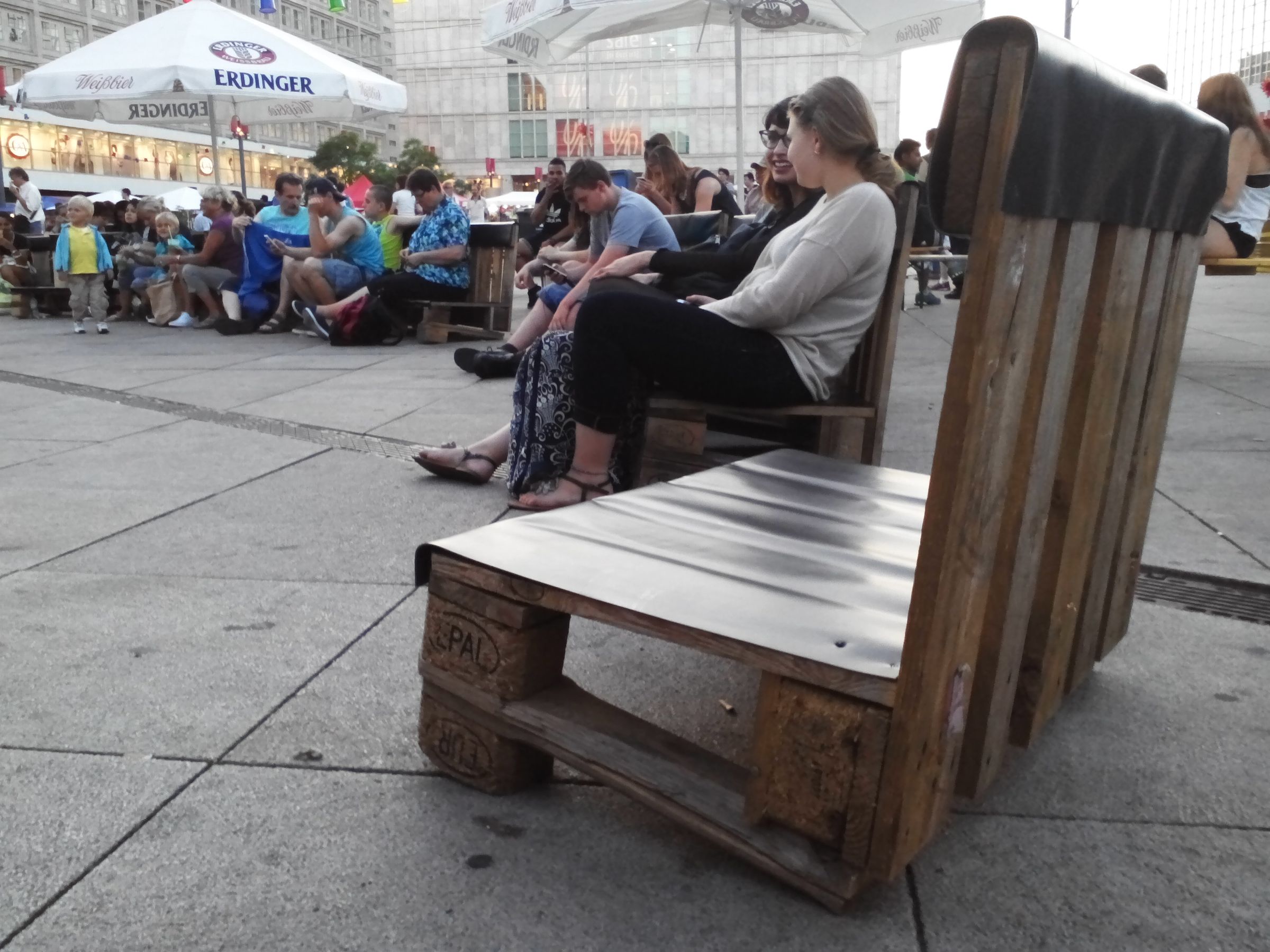 A Pallet = a Bench : 8 Steps (with Pictures) - Instructables