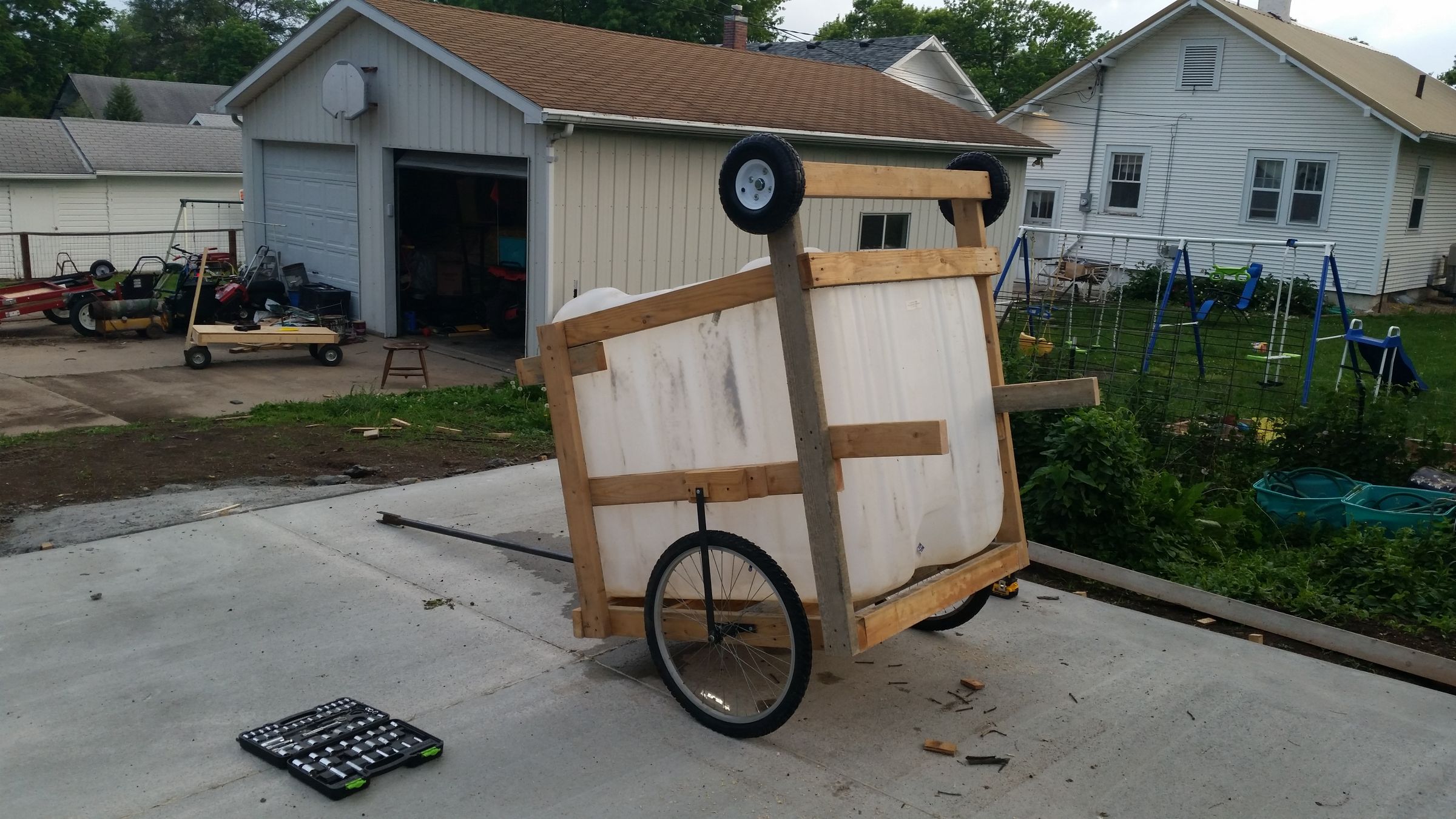 Grass Clipping Cart From Reclaimed Materials. : 5 Steps (with Pictures ...