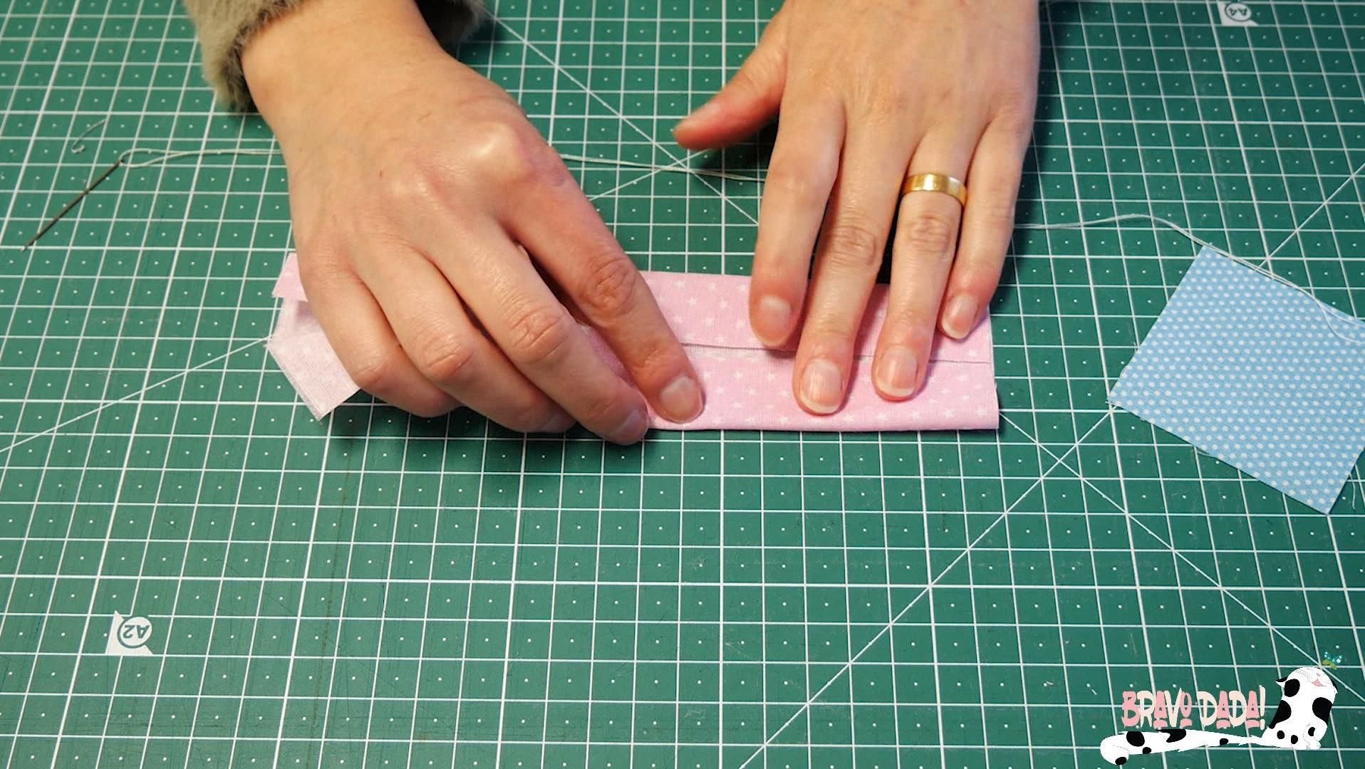 DIY How to Make a Quilted Sewing Machine Mat With Pockets and Thread ...