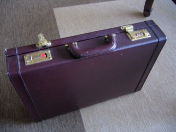 How to Make a Pedal Board Out of an Old Briefcase : 5 Steps (with ...