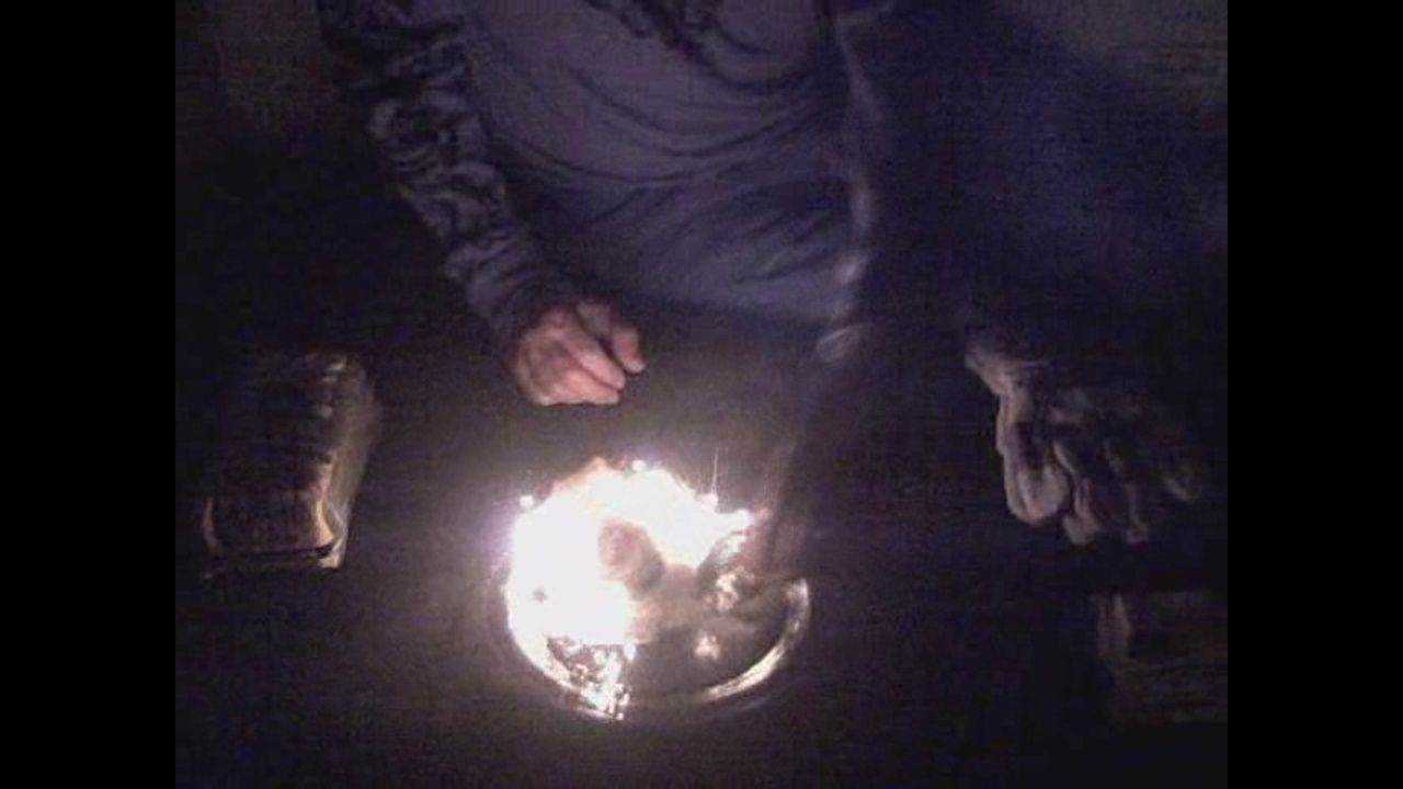 Make Fire Without Matches or Lighter! Steelwool + Battery = Sparks ...