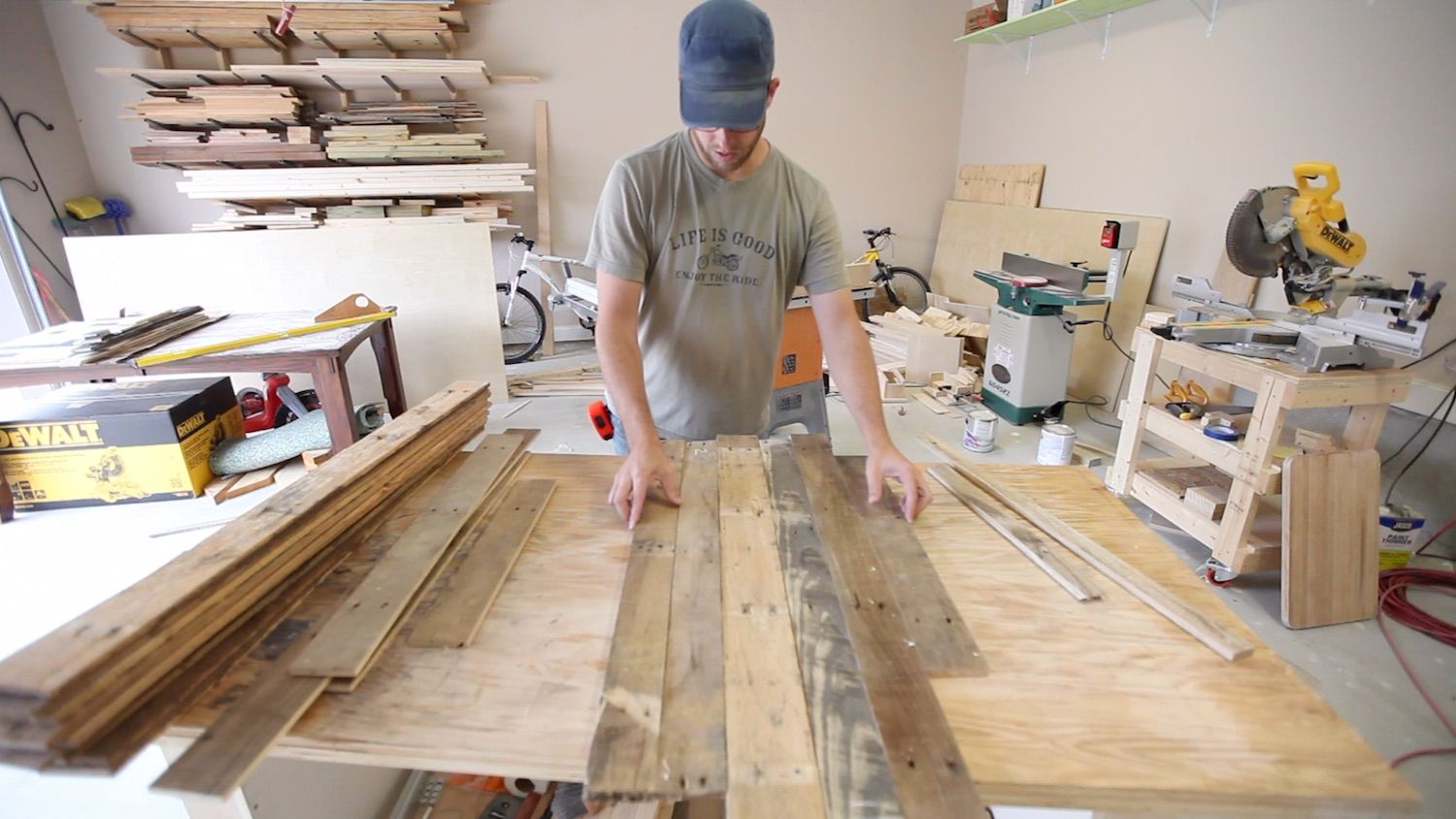How to Make a Pallet Wood Picture Frame : 15 Steps (with Pictures ...