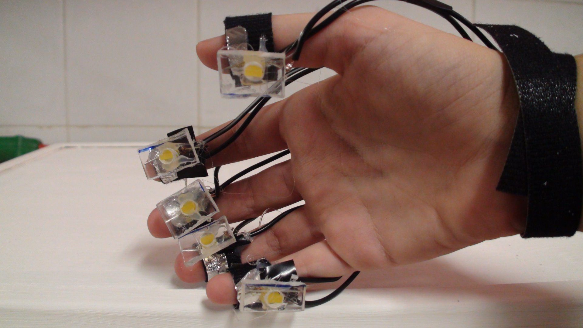 LED Fingertips : 5 Steps (with Pictures) - Instructables