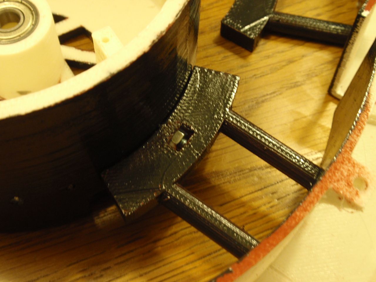 A Fully 3D Printable GlaDOS Robotic Ceiling Arm Lamp : 11 Steps (with ...