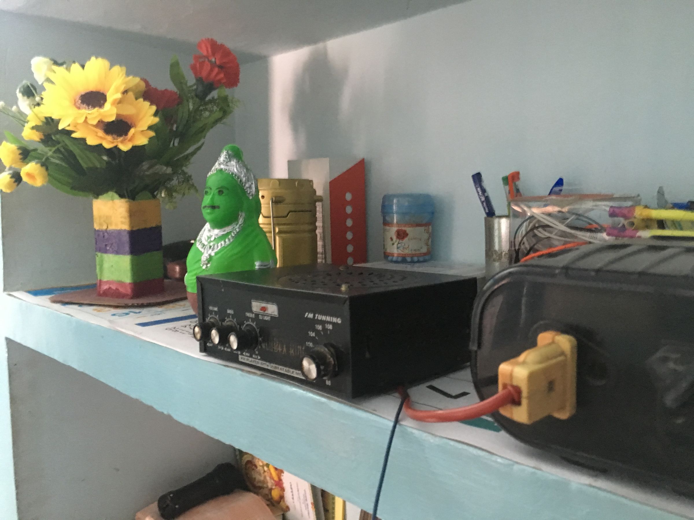 AN OLD FM RADIO - SAFETY LOCKER : 9 Steps (with Pictures) - Instructables