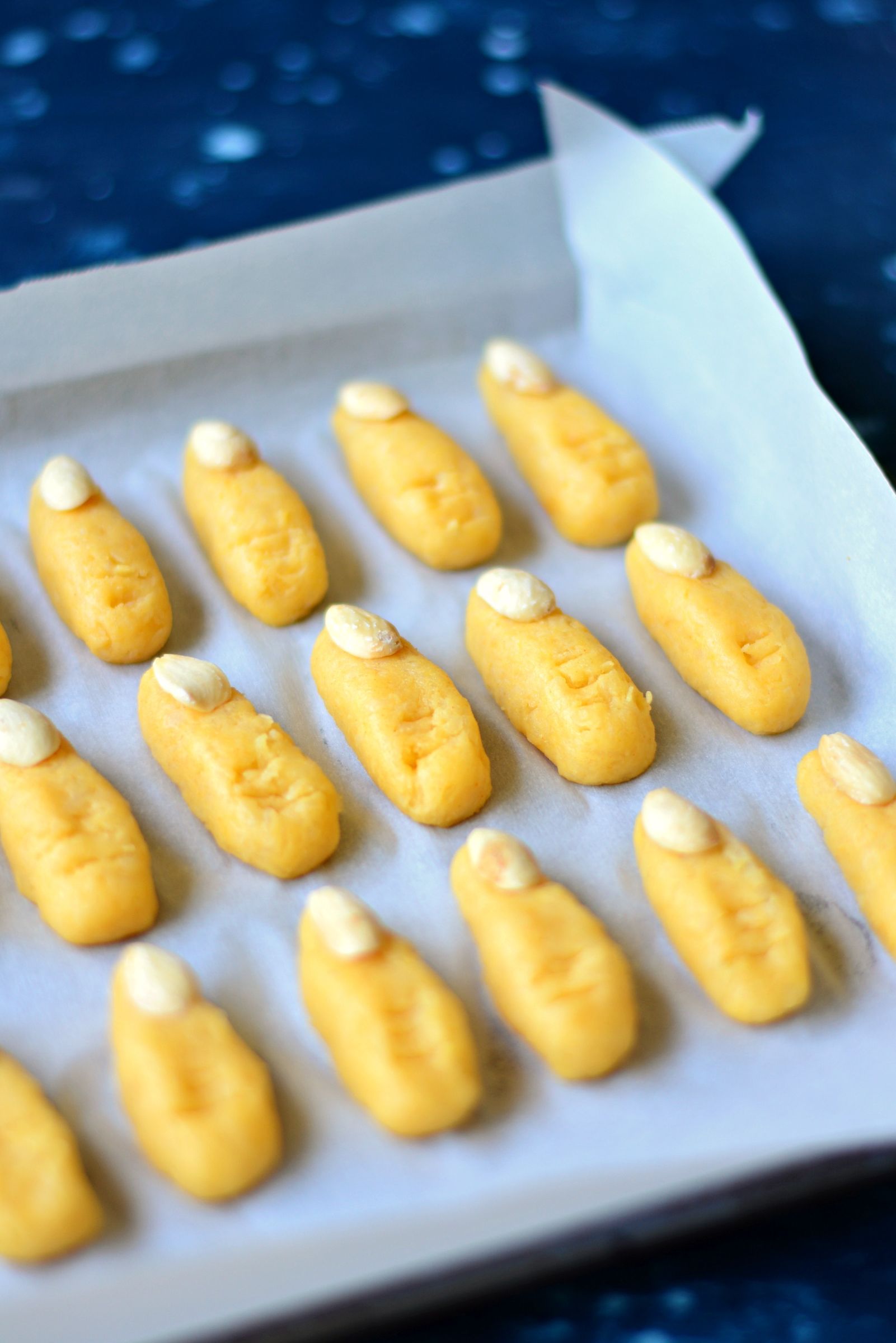 Baked Mashed Potato Witch Fingers : 4 Steps (with Pictures) - Instructables