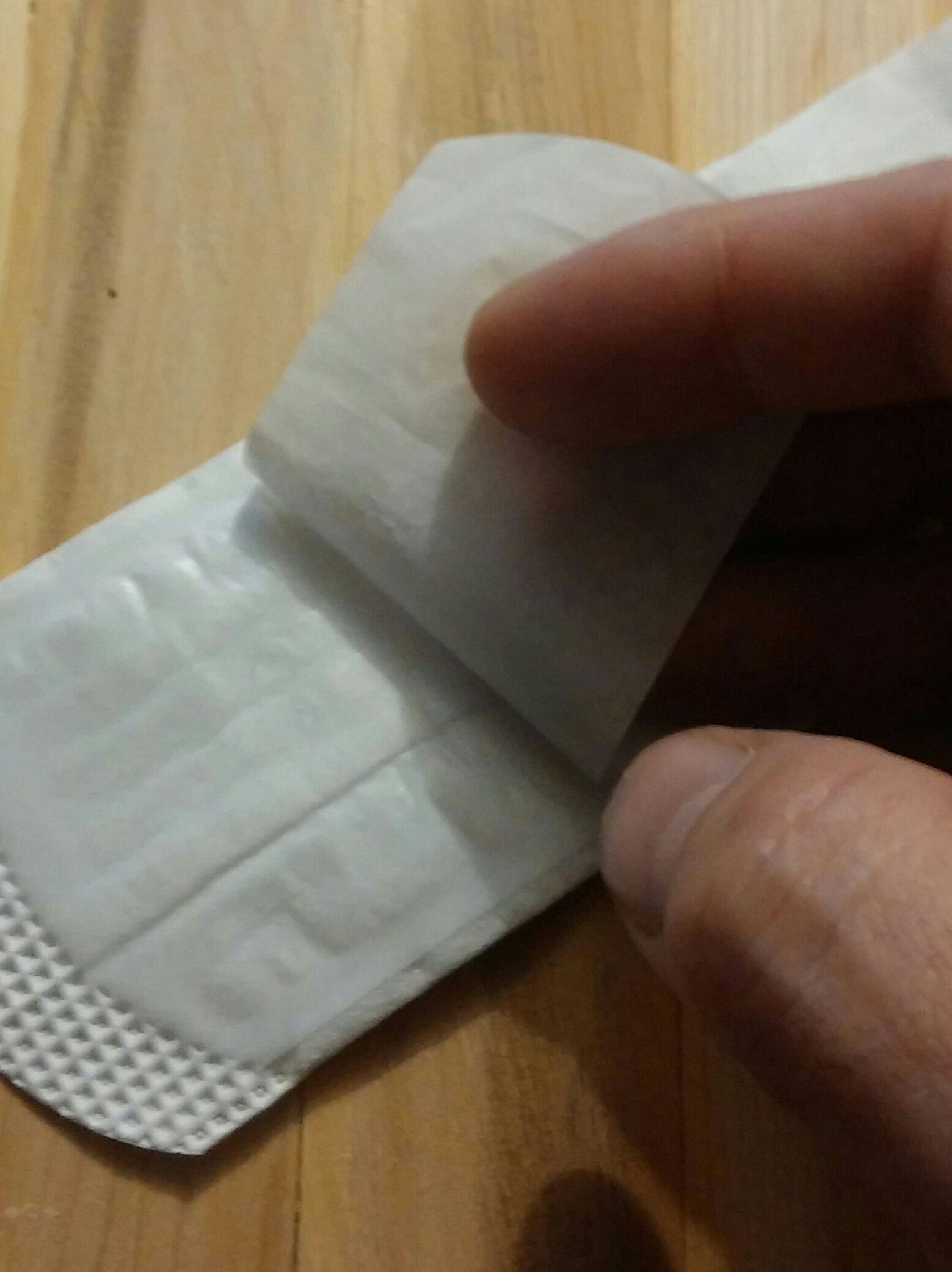 Pantiliners/Maxi-pads As First Aid Bandages/Fingertip Bandage : 5 Steps ...